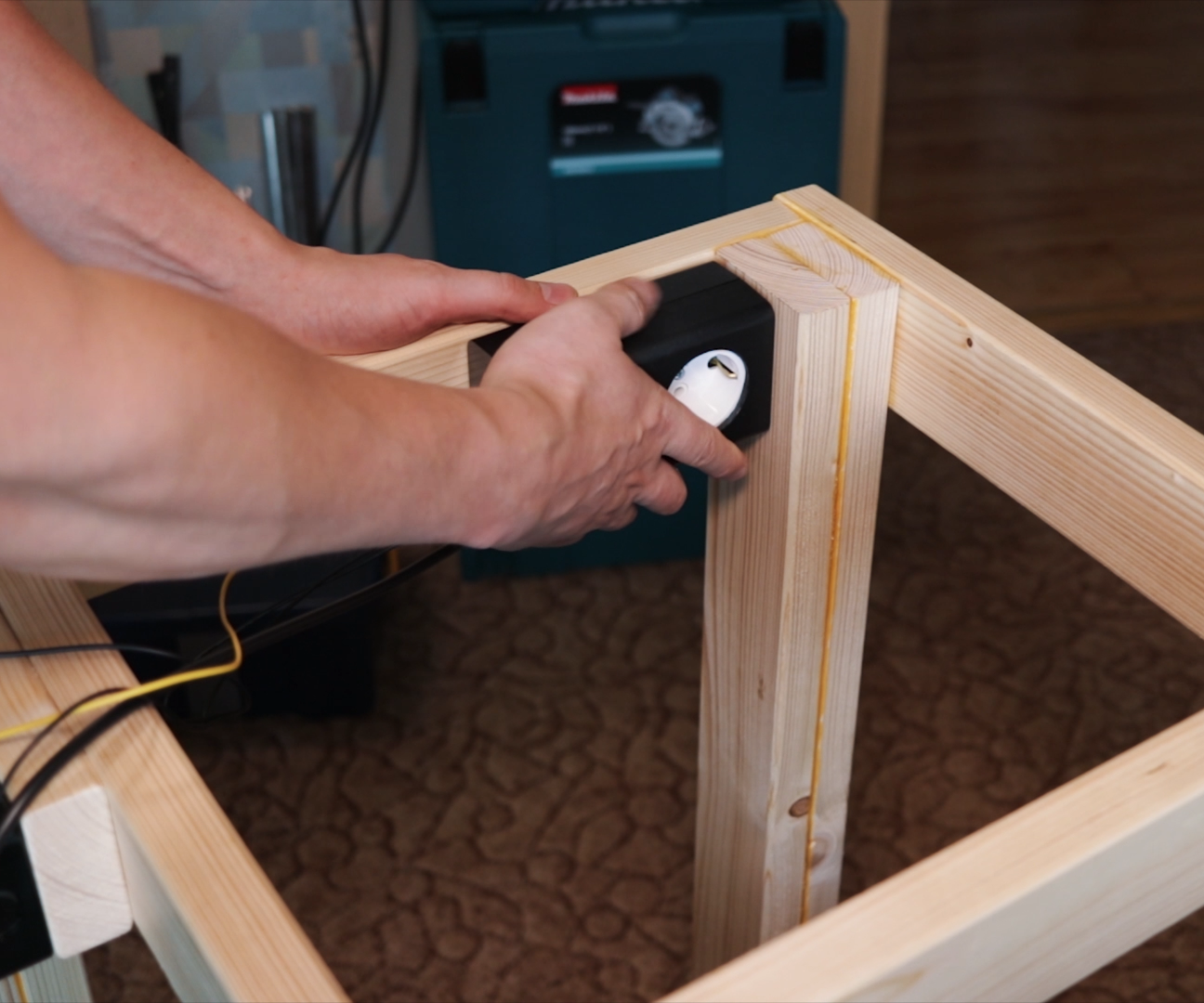 DIY Small/Portable/Convenient Workbench : 27 Steps (with Pictures ...