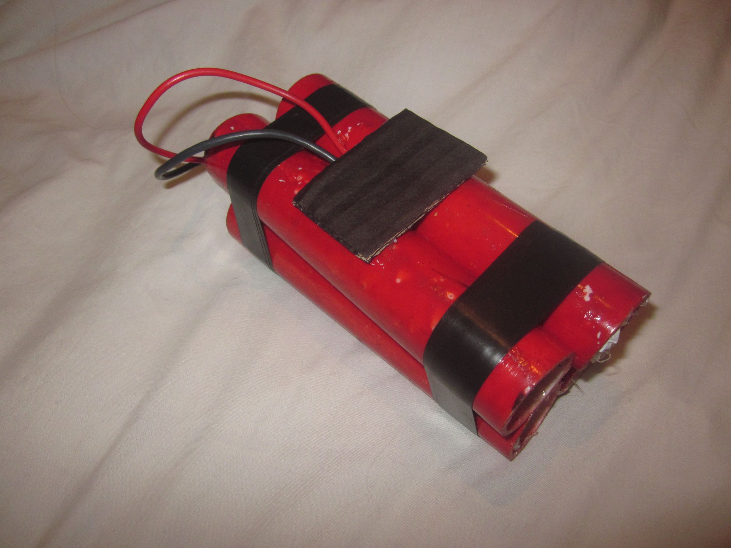 Bomb Prop : 8 Steps - Instructables