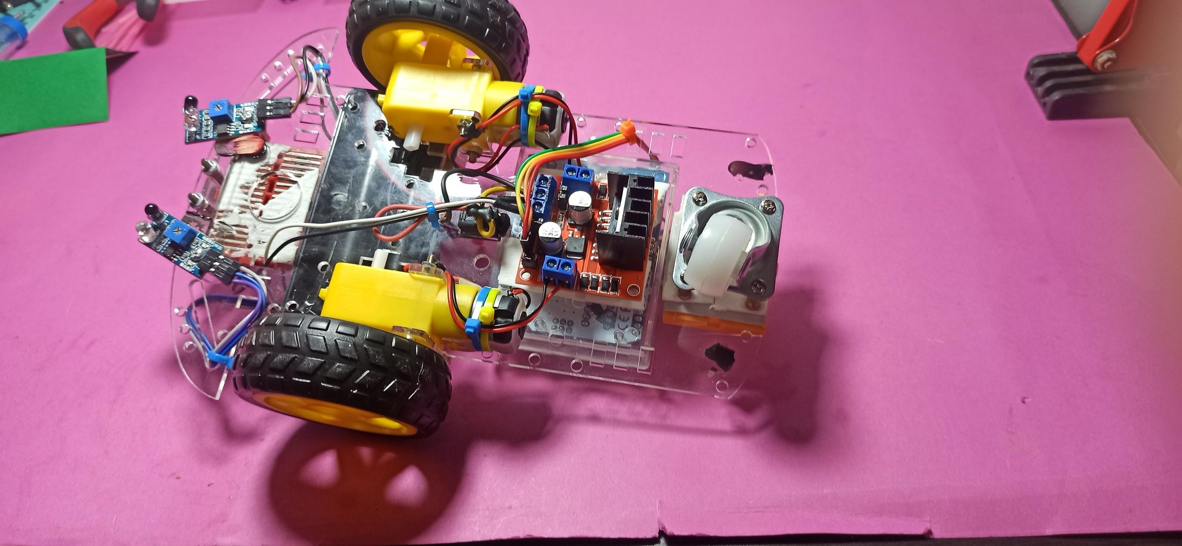 How to Make a Robot That Avoids Obstacles and Line Follower : 4 Steps ...