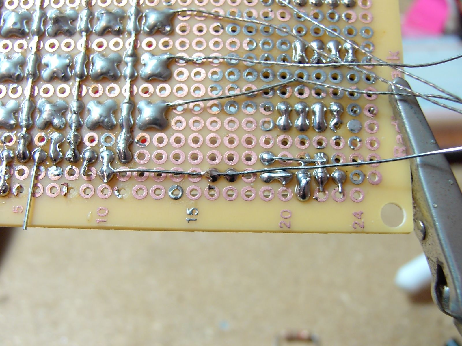 Single Chip, 2 Wire 4x4 LED Matrix - Instructables