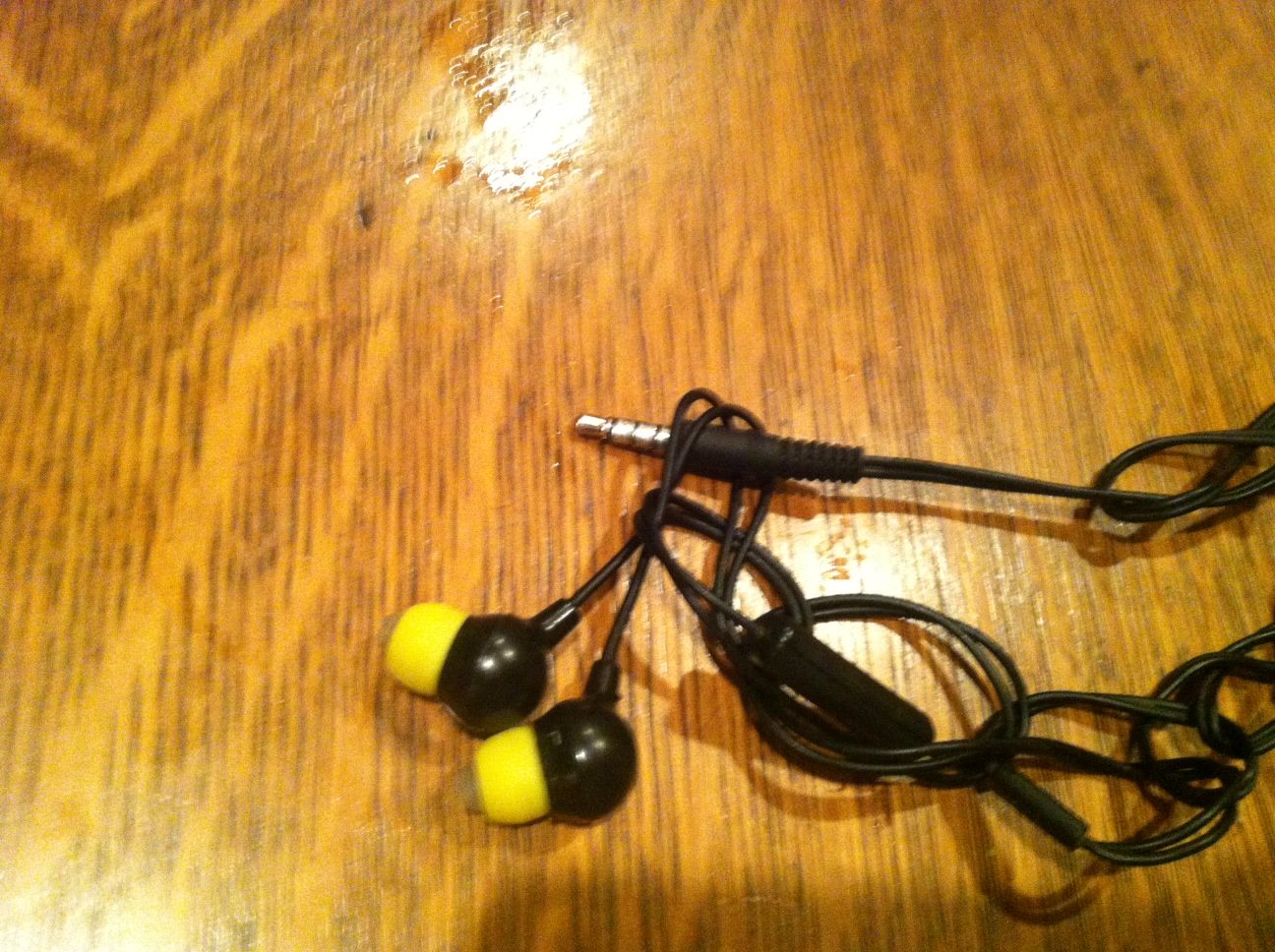 Quick Release Anti-Tangle Earbud Storage. : 8 Steps - Instructables
