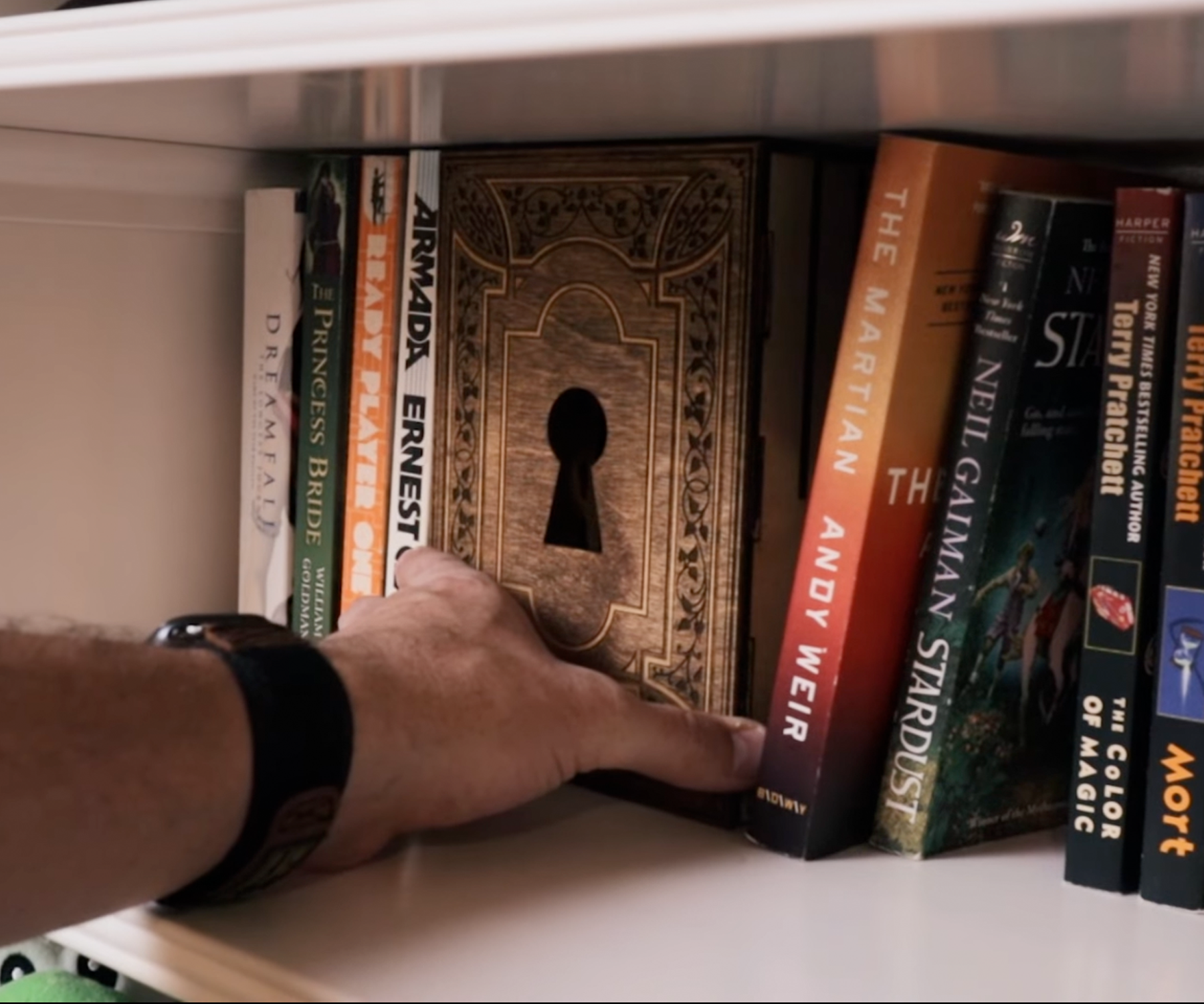 Keyhole Book Nook With Switchable Scenes : 9 Steps (with Pictures ...