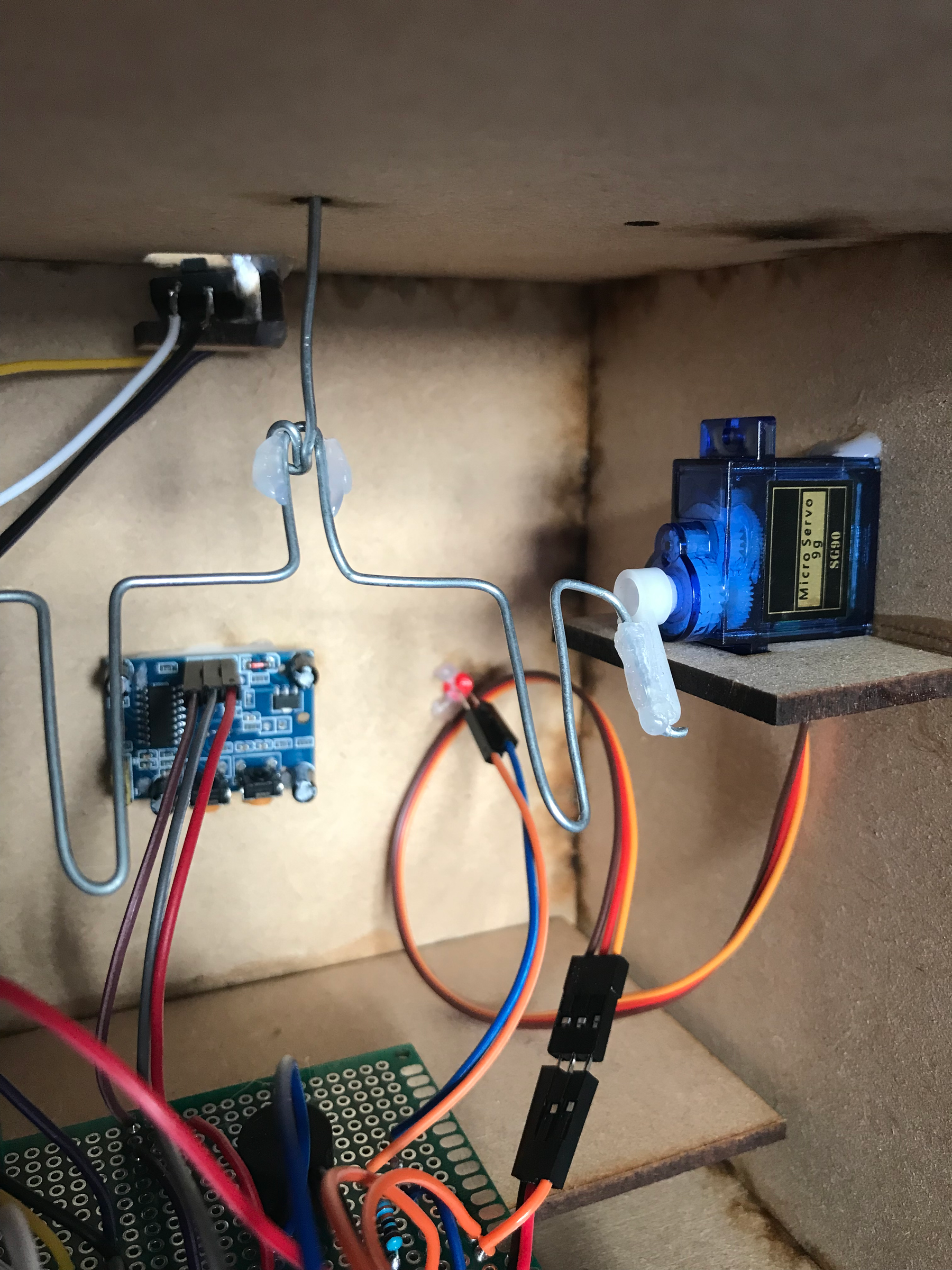 Red Light Green Light Automaton : 14 Steps - Instructables