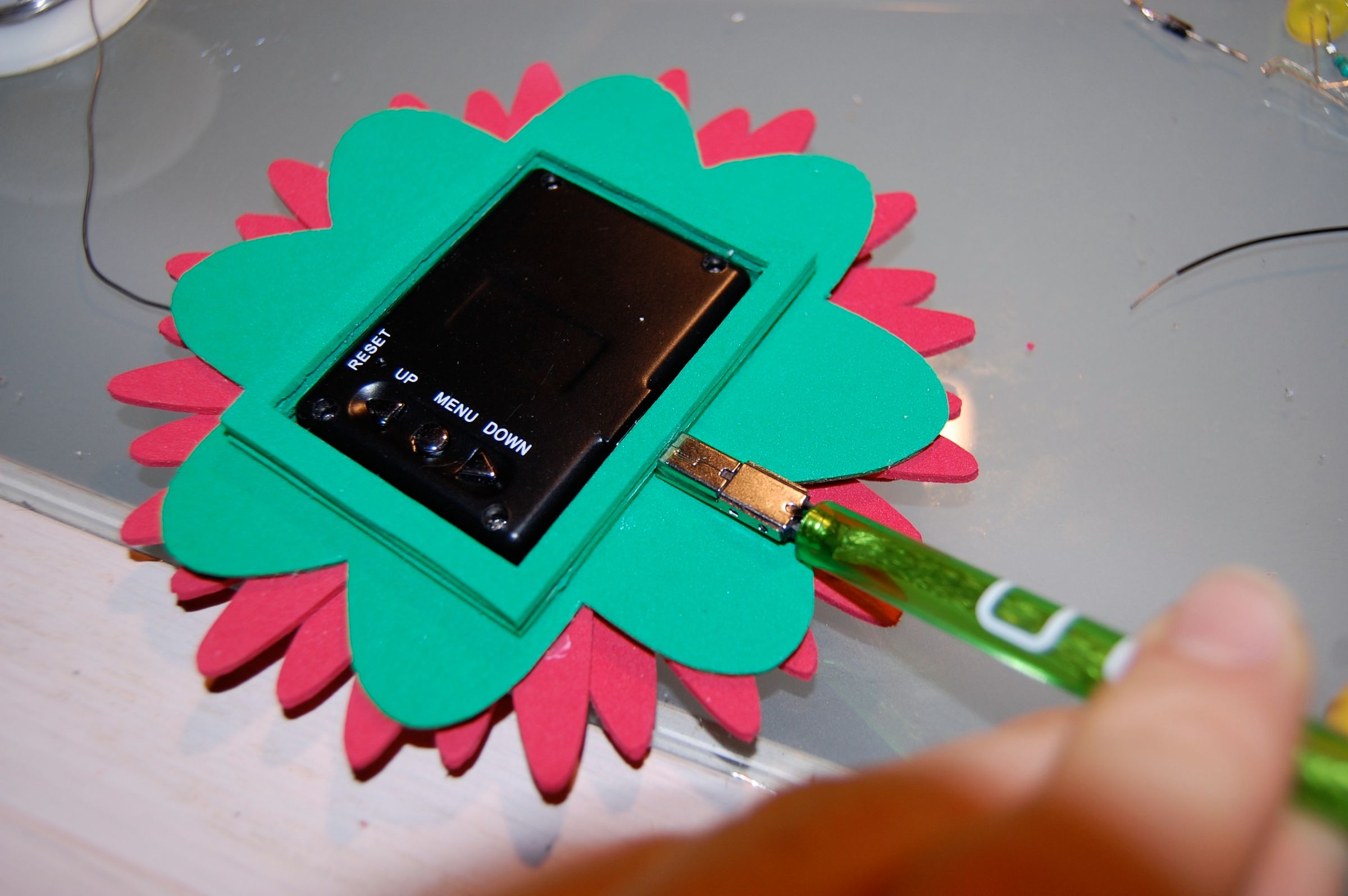 Solar Powered Digital Picture Frame : 11 Steps (with Pictures ...