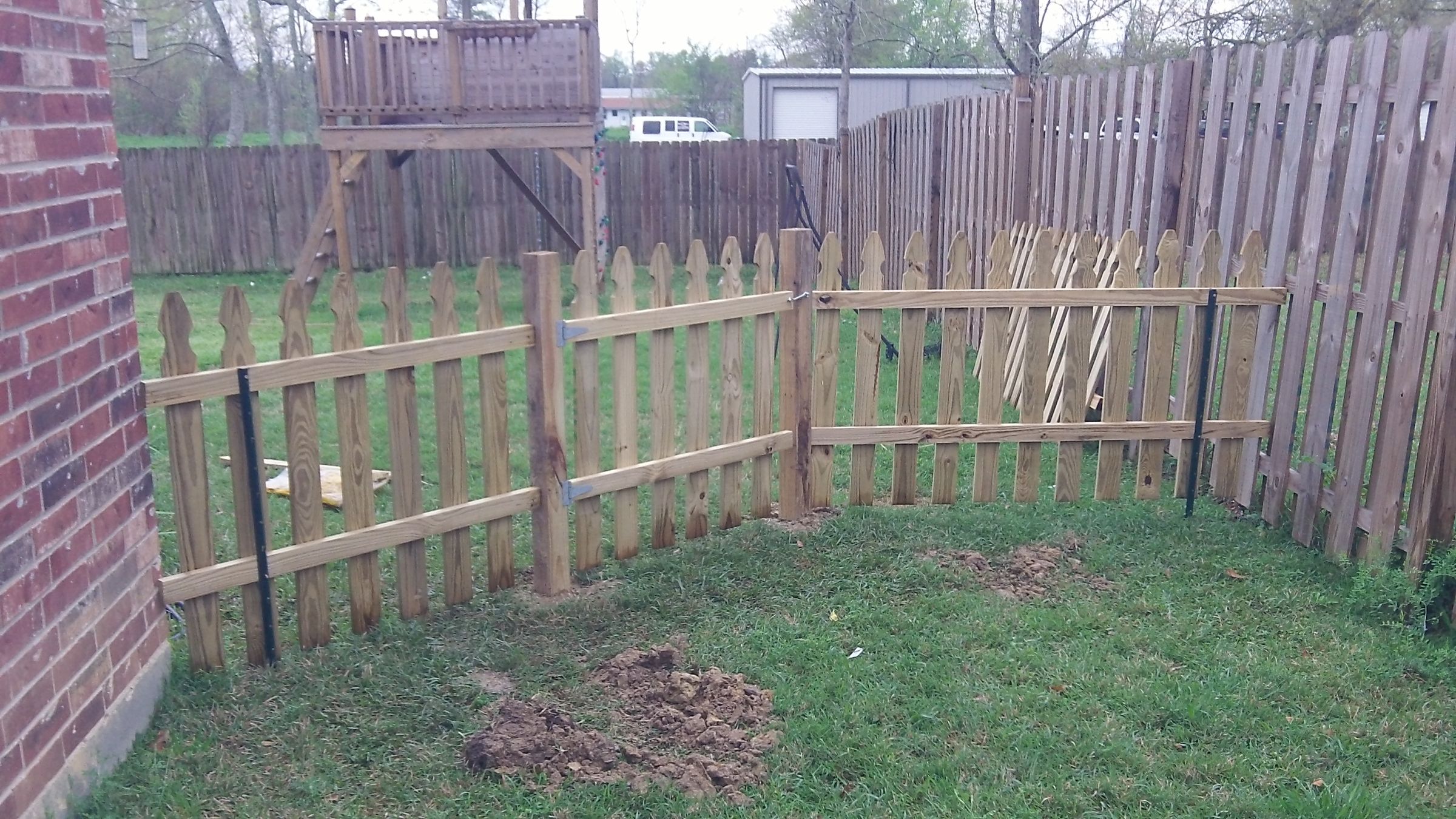 Building a Semi-Permanent Fence : 6 Steps - Instructables