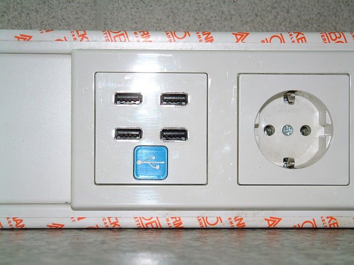 In Wall USB- Socket With Full Data Transfer and Charging Function ...