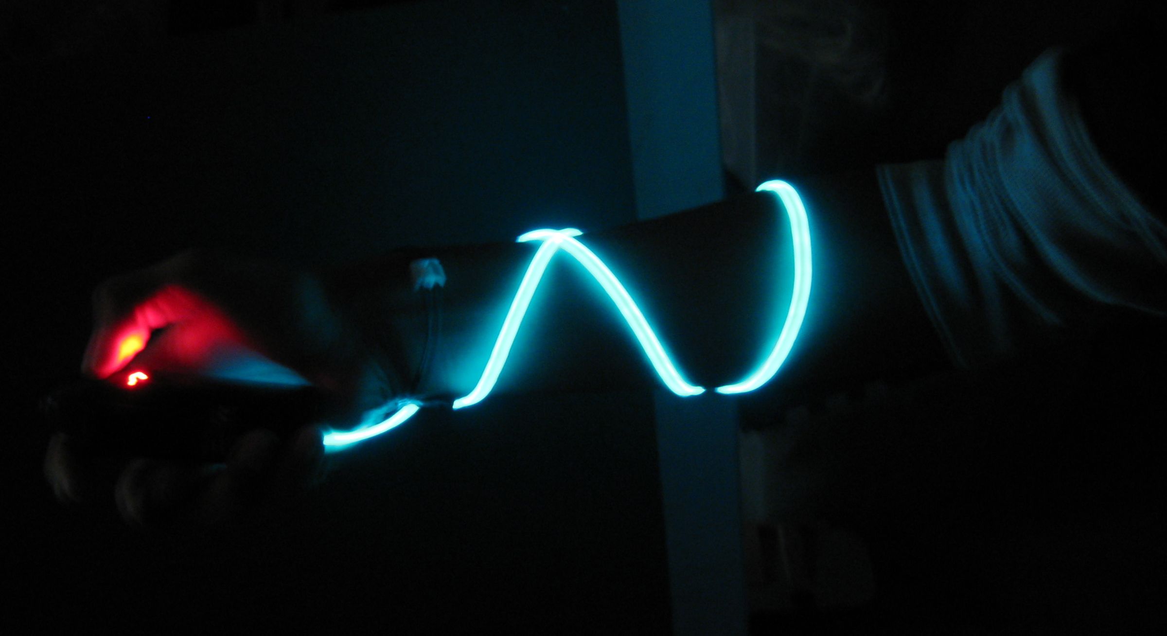 How to Solder EL (Electroluminescent) Wire : 7 Steps (with Pictures) - Instructables