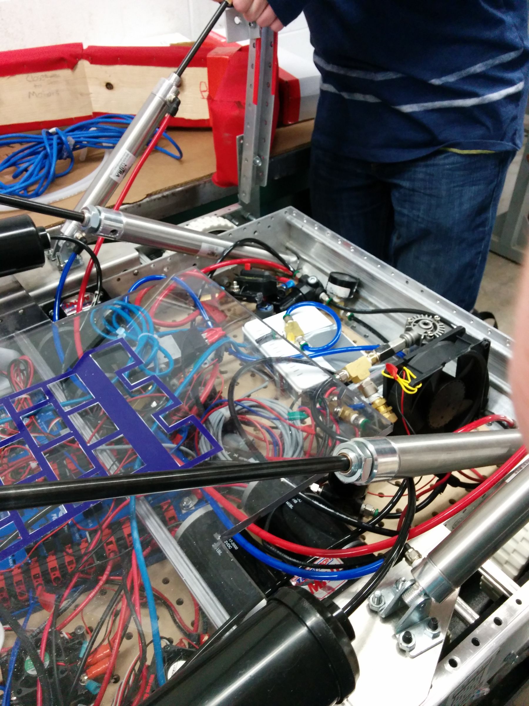 How to Create a Pneumatic System for (F.I.R.S.T) Robots : 7 Steps ...