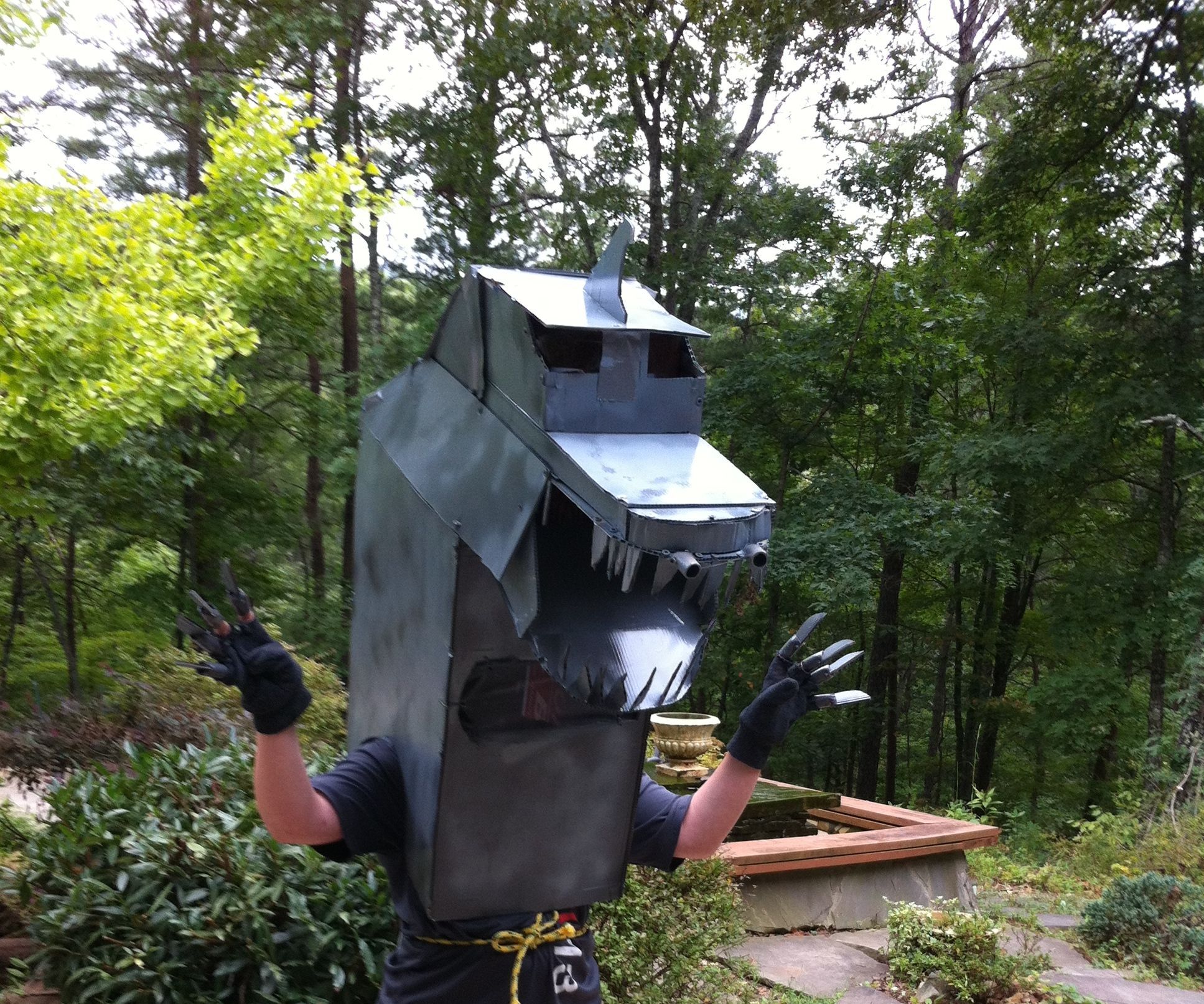 Mechagodzilla Costume : 4 Steps - Instructables