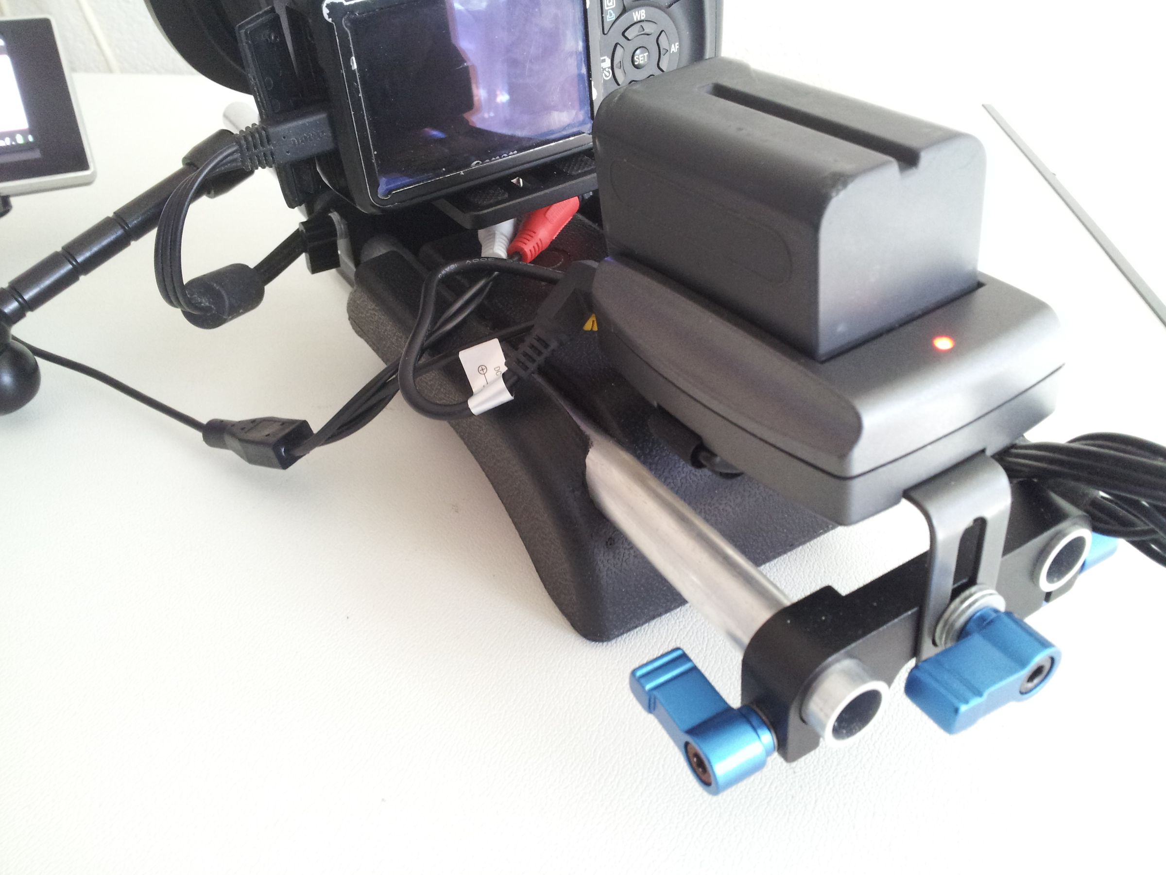 Affordable External Monitor / EVF for DSLR : 5 Steps - Instructables