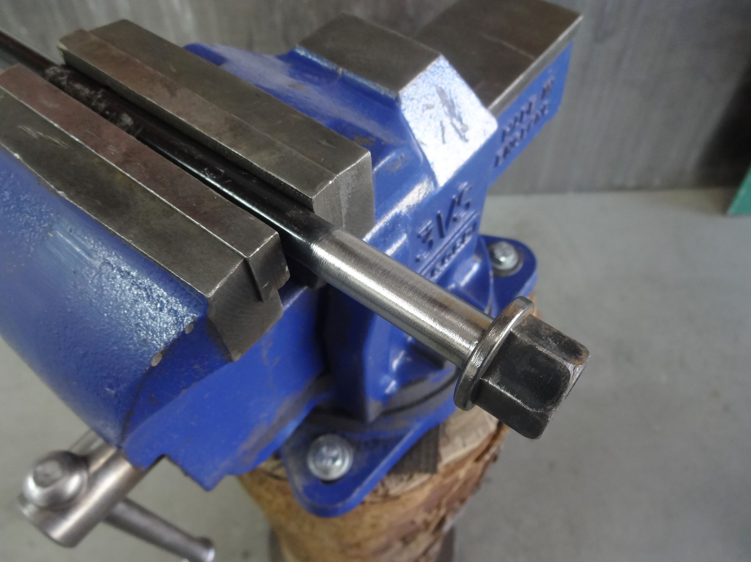 Height-Adjustable Portable Vise Stand : 22 Steps (with Pictures ...