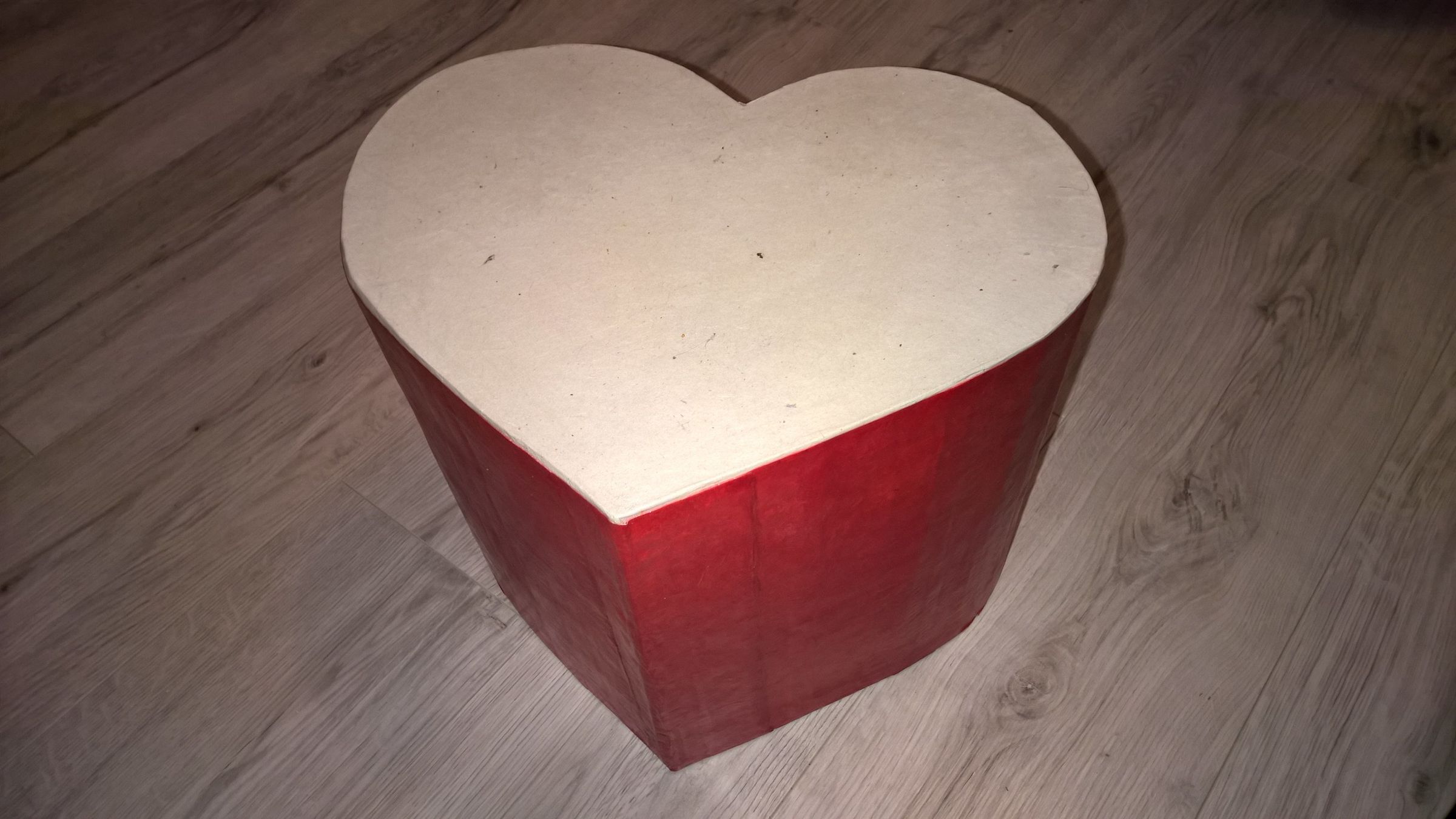 Lovely Cardboard Heart Seat ! : 5 Steps (with Pictures) - Instructables