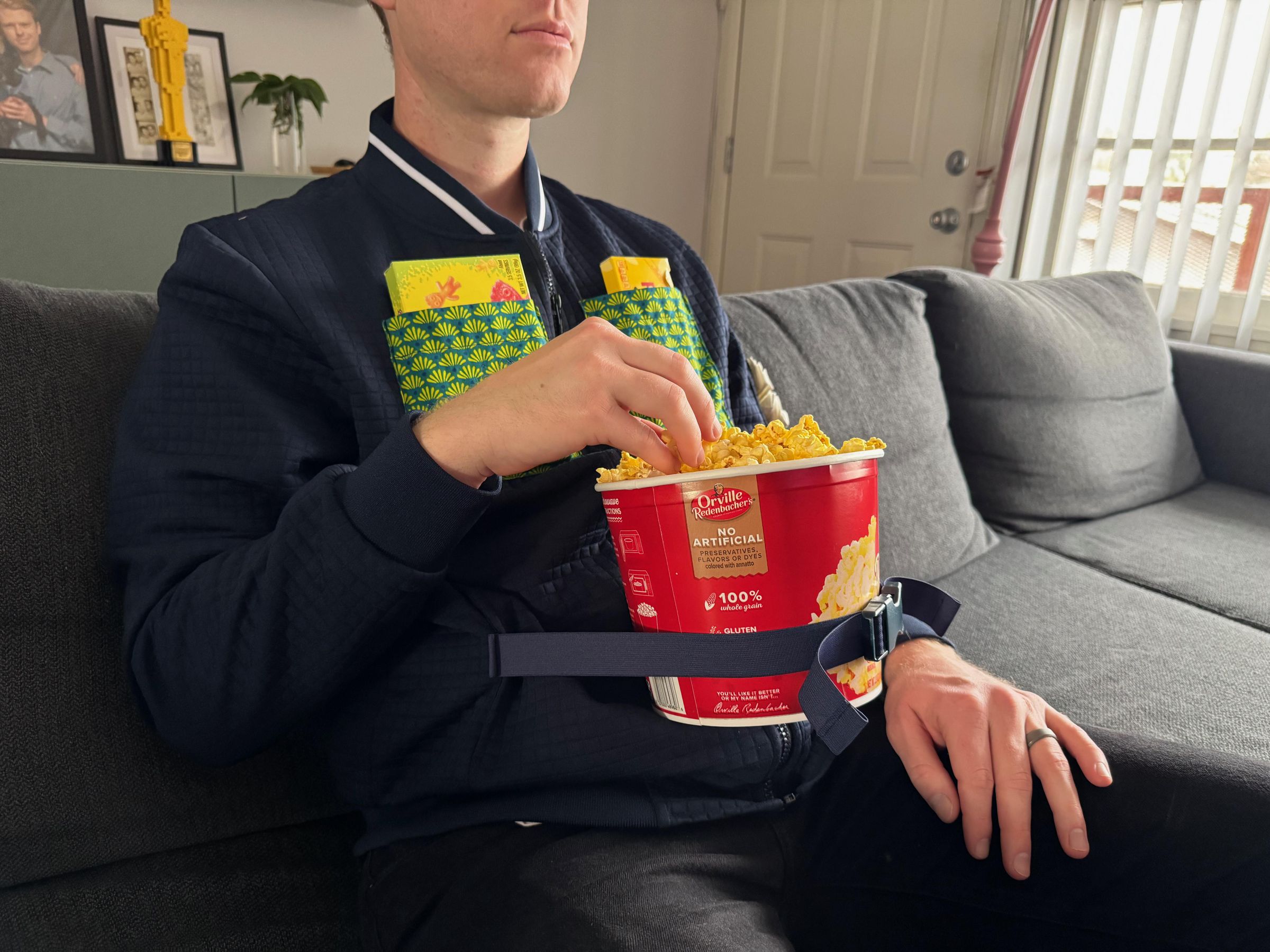 The Ultimate Movie Theater Jacket With 🍿 a Popcorn Holder, 🍫 Snack Pockets & More! : 5 Steps ...