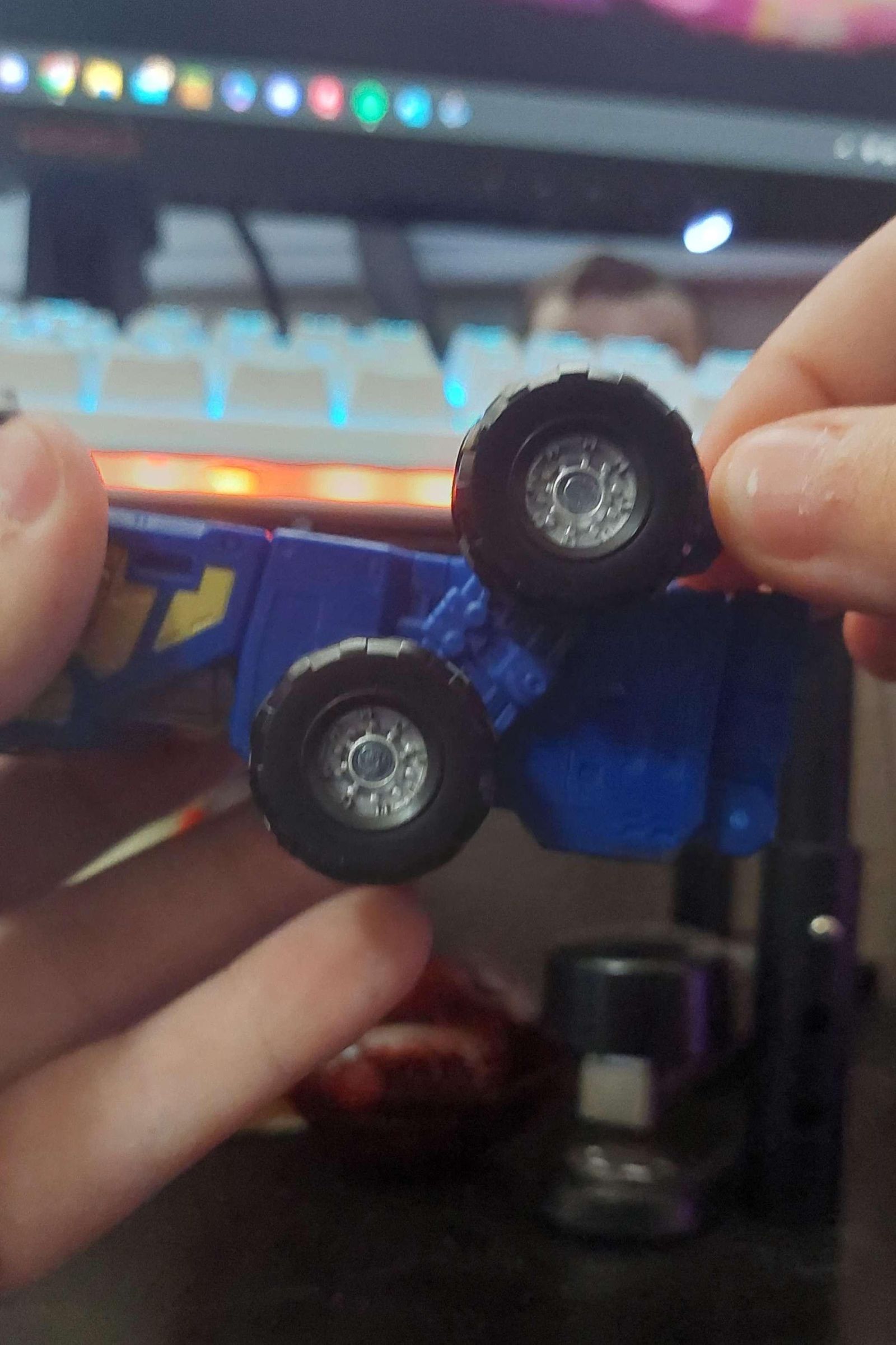 How to Convert Legacy Armada Optimus Prime From Core Robot to Truck and ...