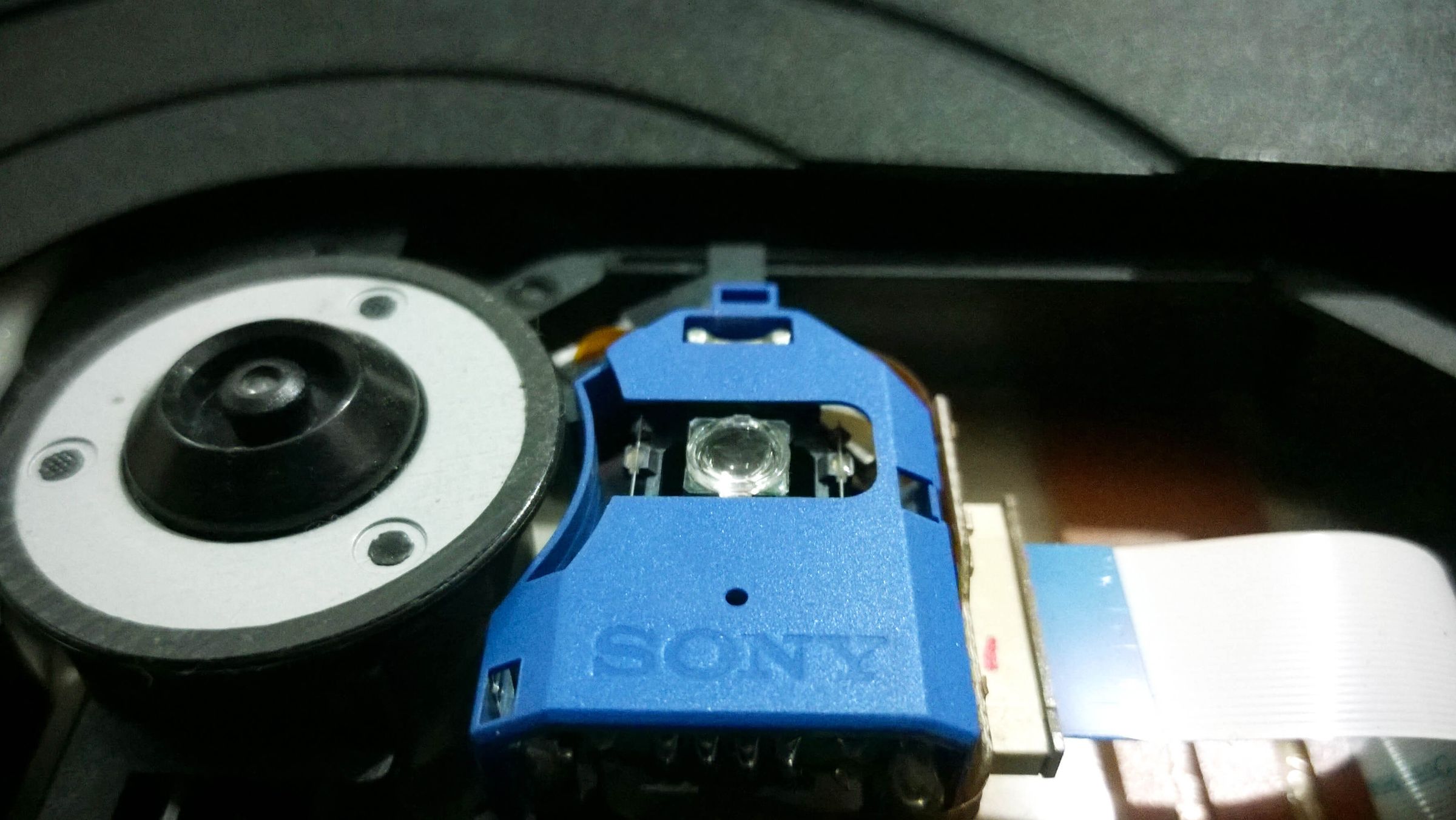 Parts to Salvage From a DVD/CD Player : 10 Steps - Instructables