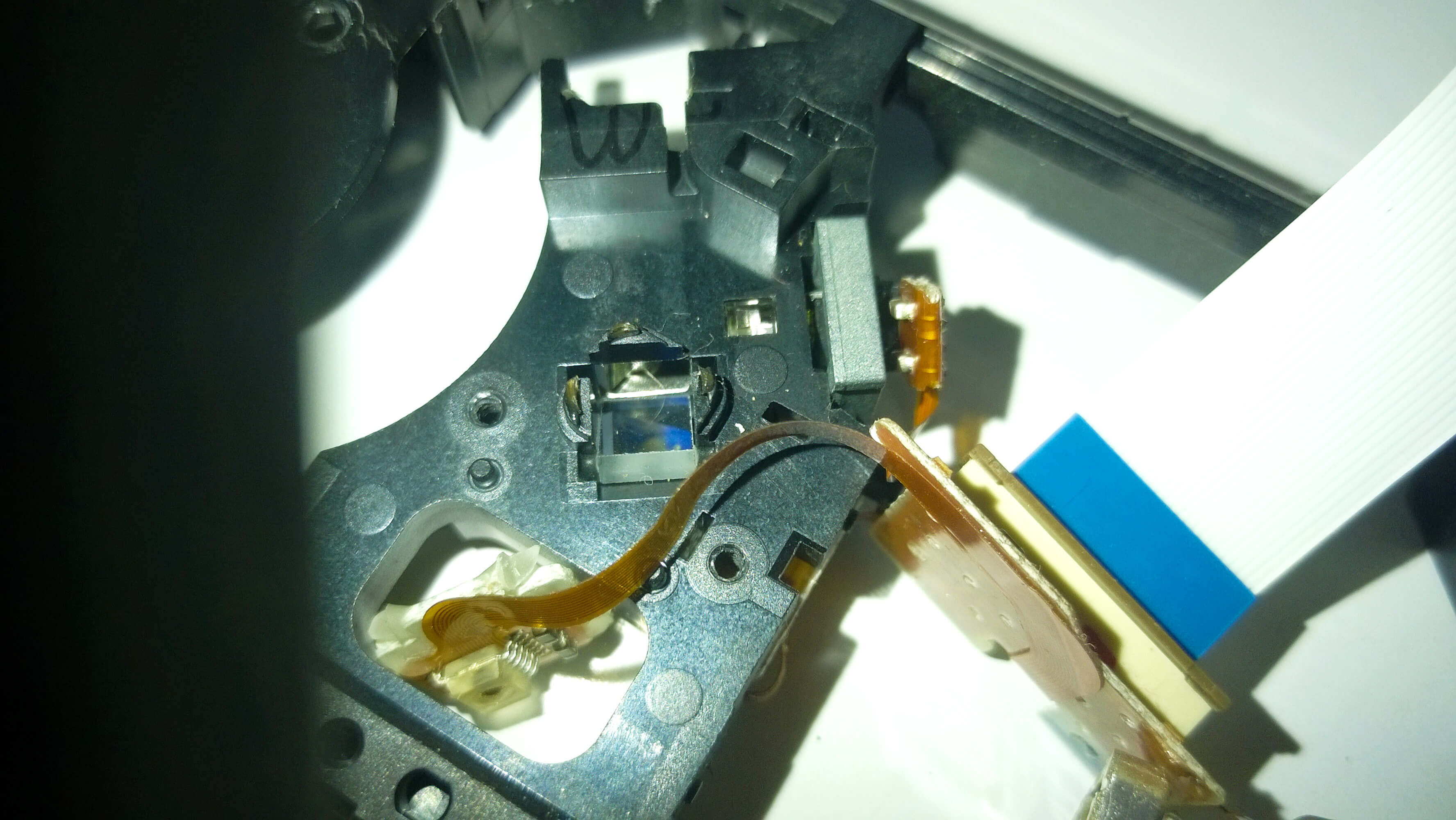 Parts to Salvage From a DVD/CD Player : 10 Steps - Instructables