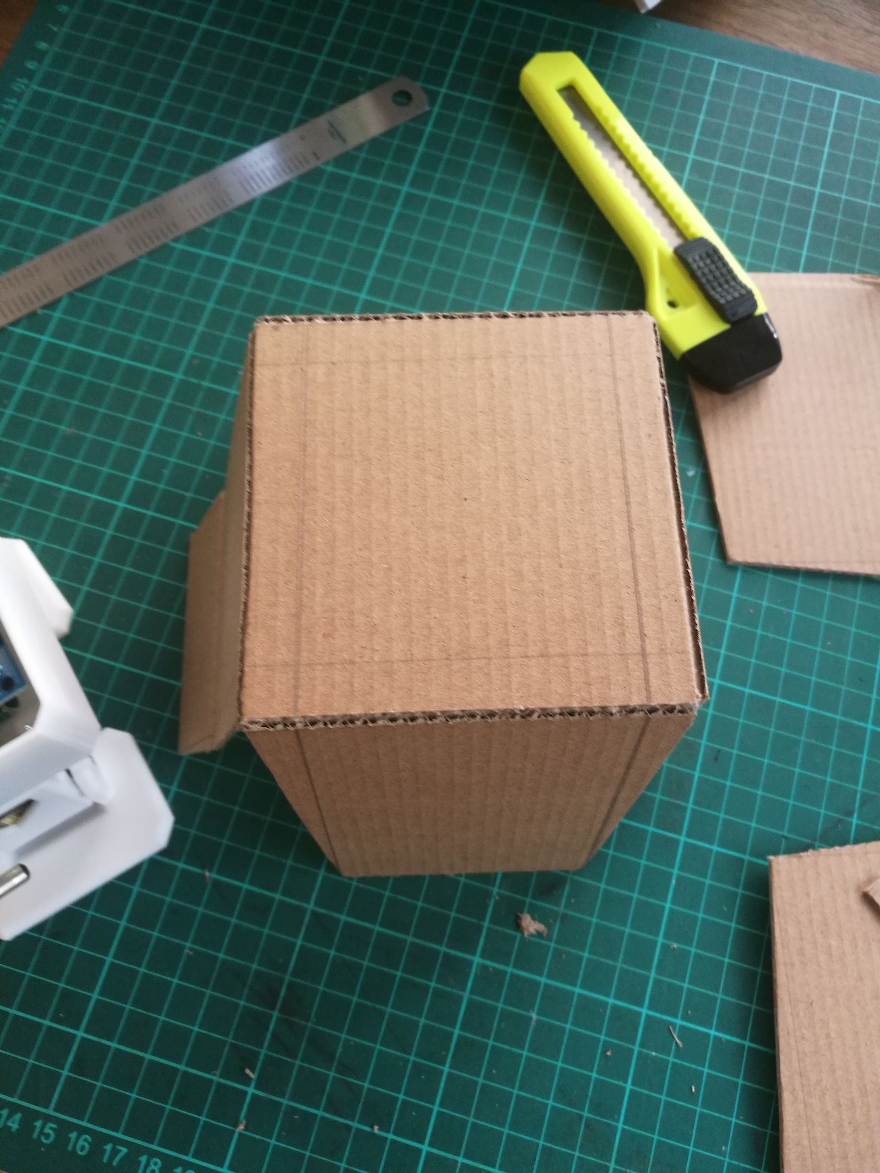 DIY Cardboard Dancing Robot : 9 Steps (with Pictures) - Instructables