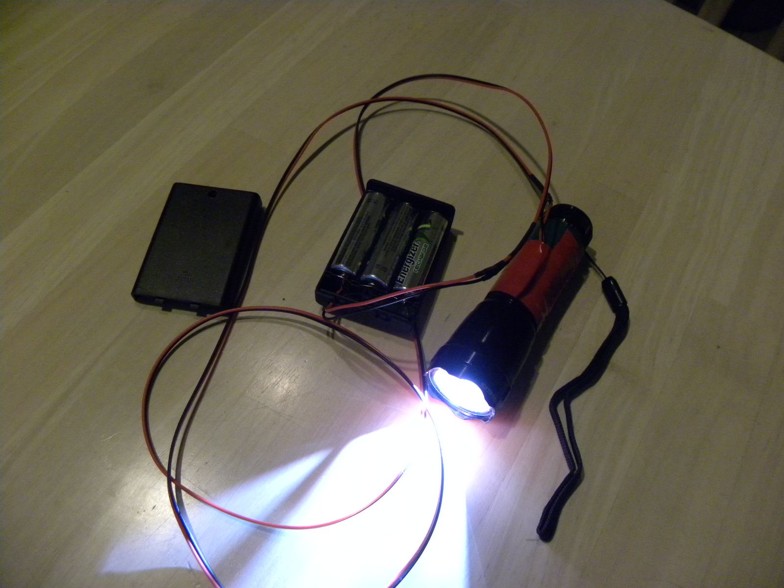 How to Triple the Battery Life of AAA Flashlights : 3 Steps - Instructables