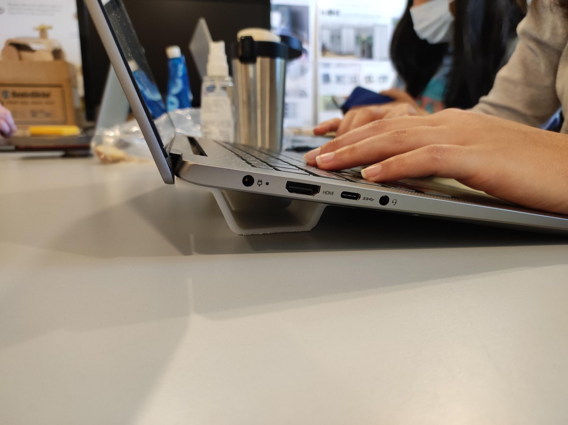 Small Minimal Laptop Stand: One Size Fits All : 5 Steps - Instructables
