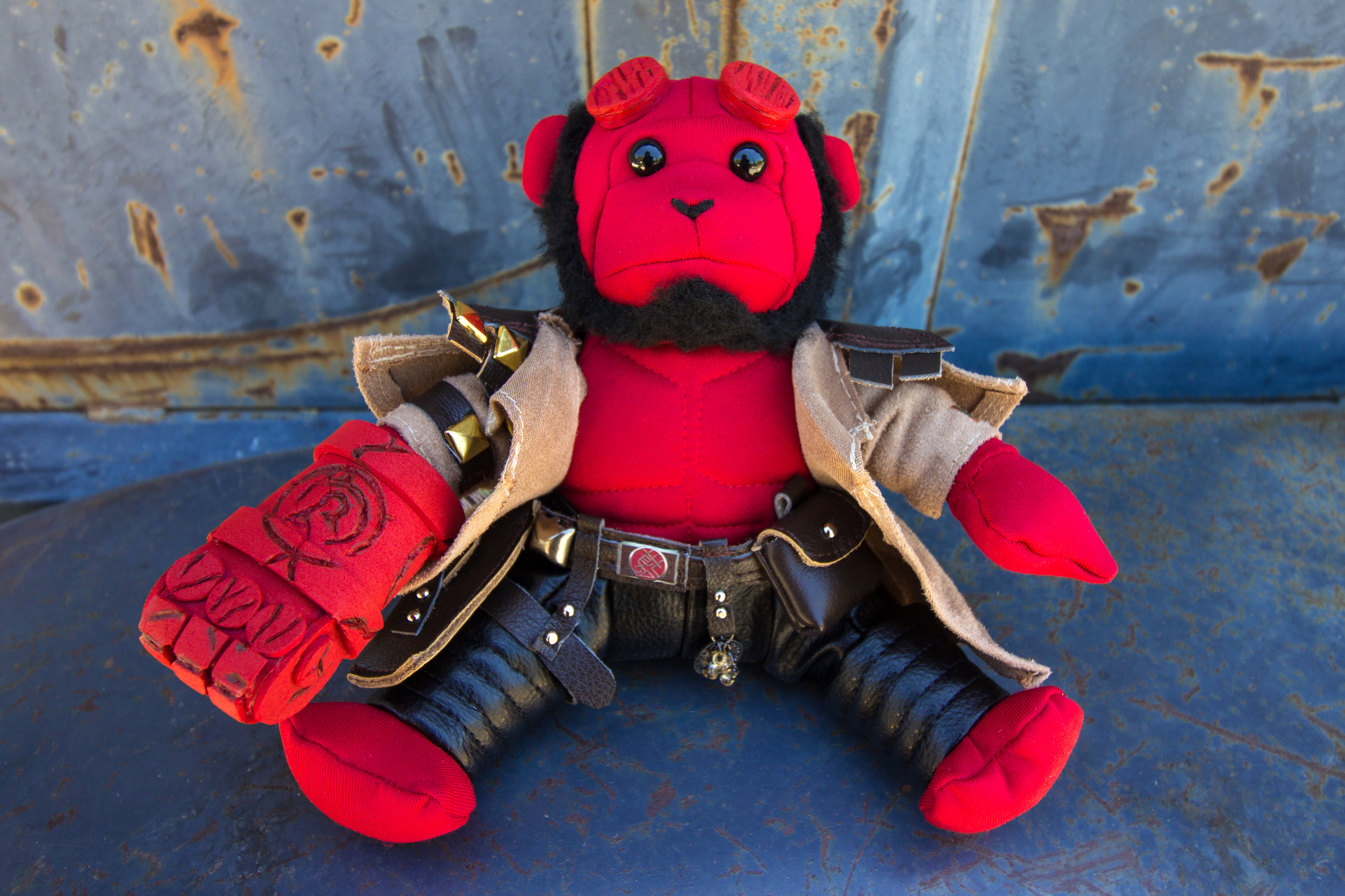 Hellboy Comic Con Costume (For Timmy the ThinkGeek Monkey) : 8 Steps ...