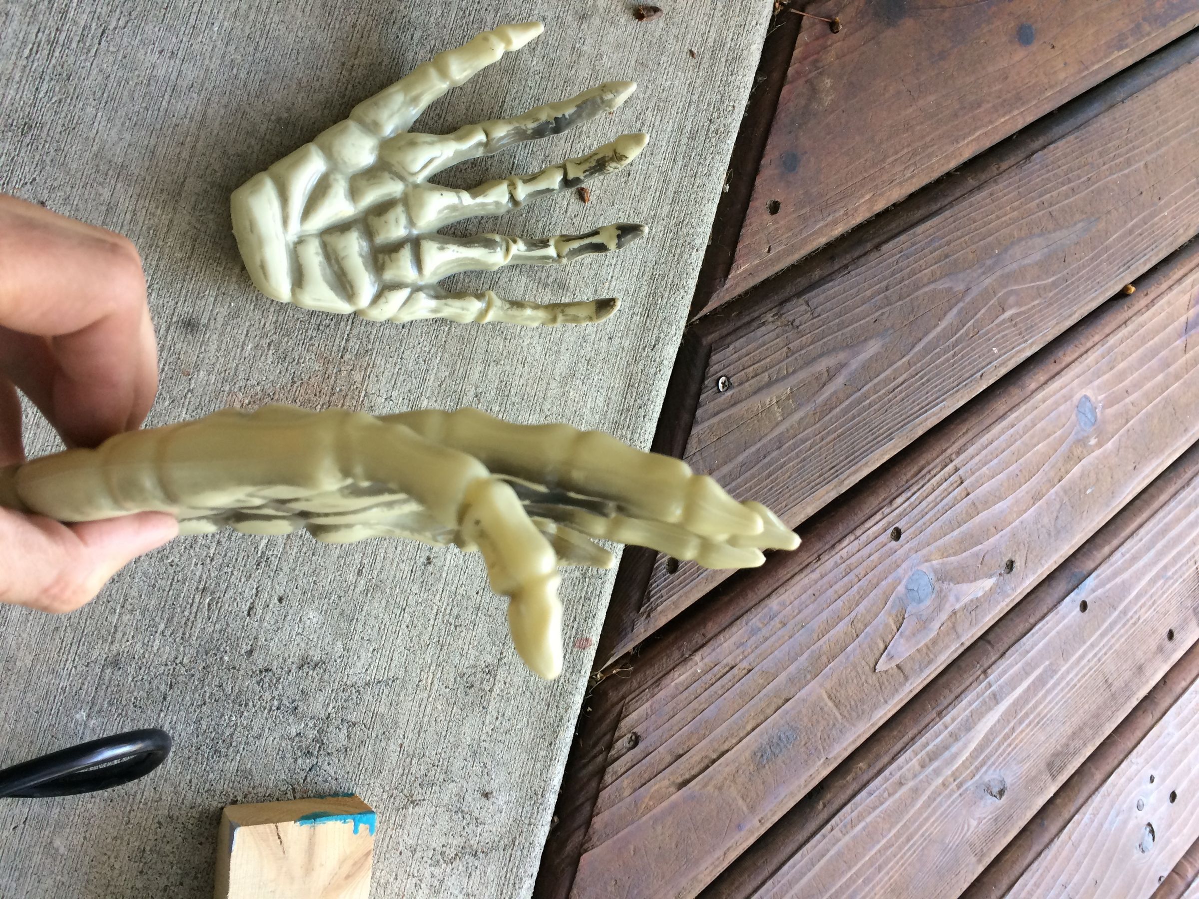Quick and Spooky: Improving Dollar Store Skeleton Hands With a Heat Gun ...