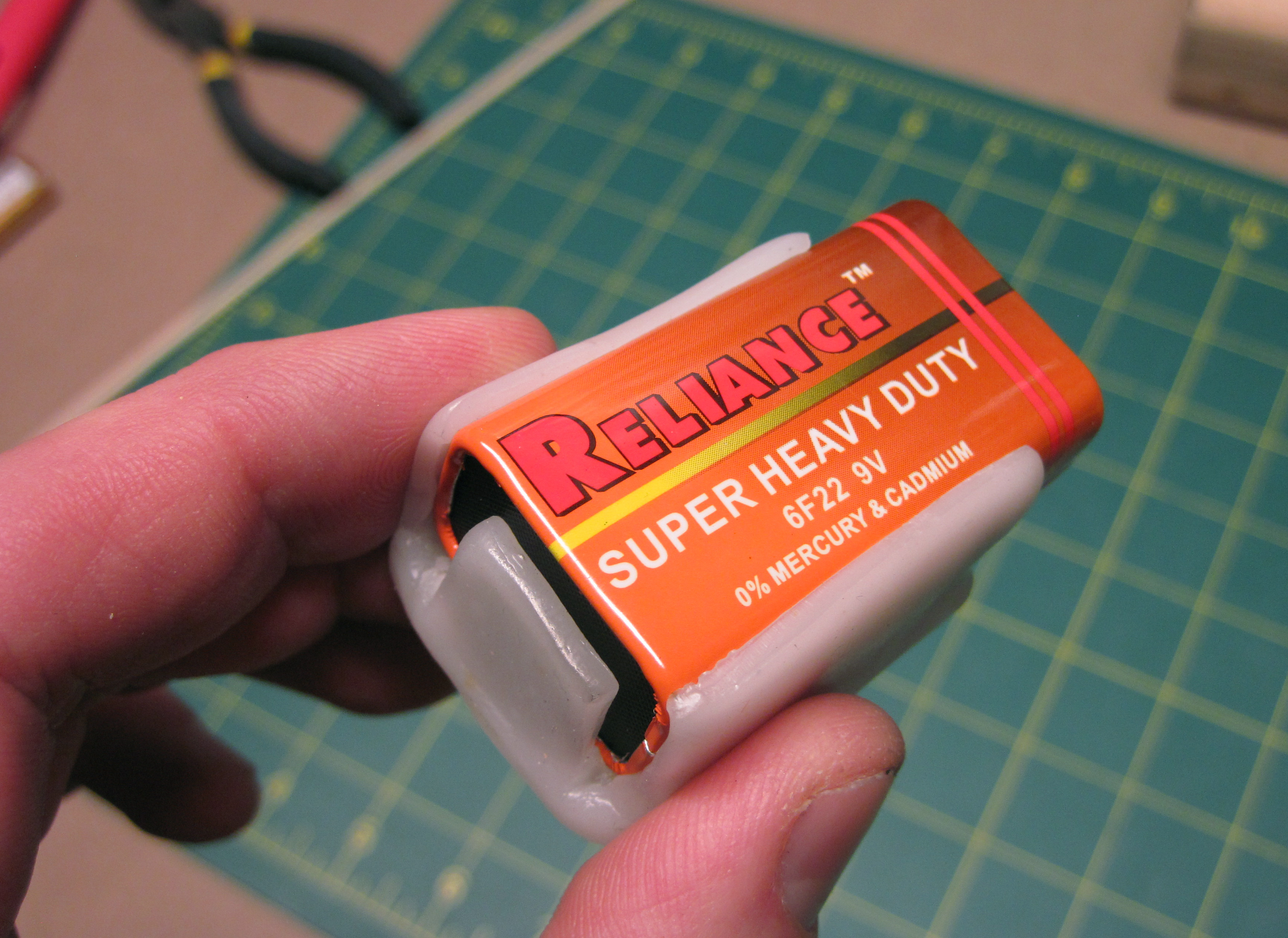 Custom Thermoplastic Battery Holder. : 6 Steps - Instructables
