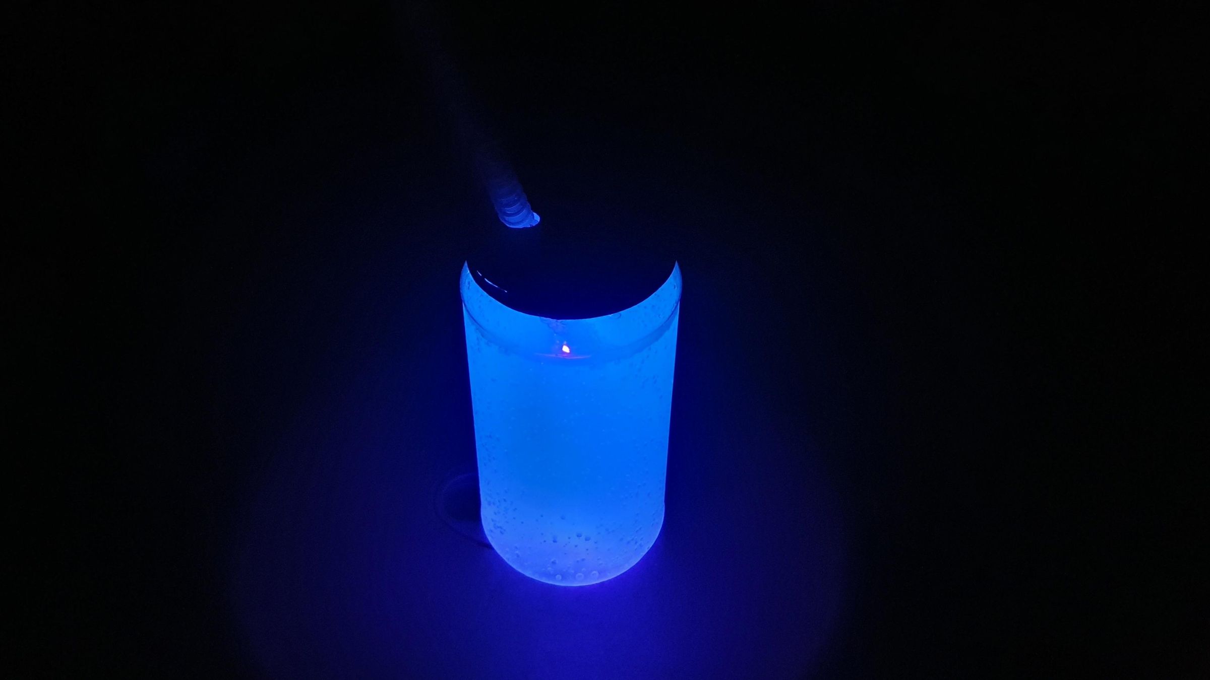 Glowing Gin and Tonic : 6 Steps - Instructables