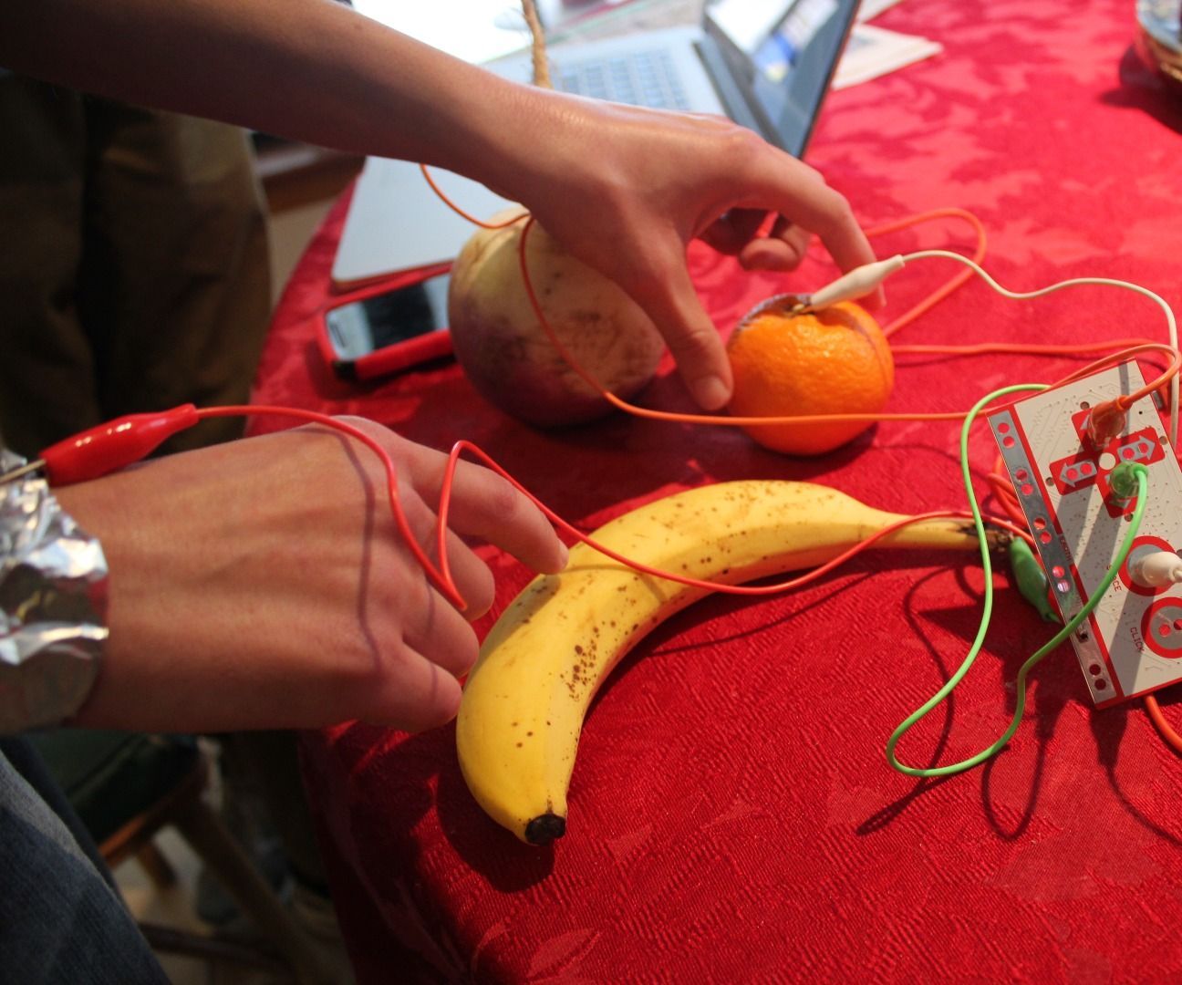 Playing With Your Food Ala MaKey MaKey : 4 Steps - Instructables