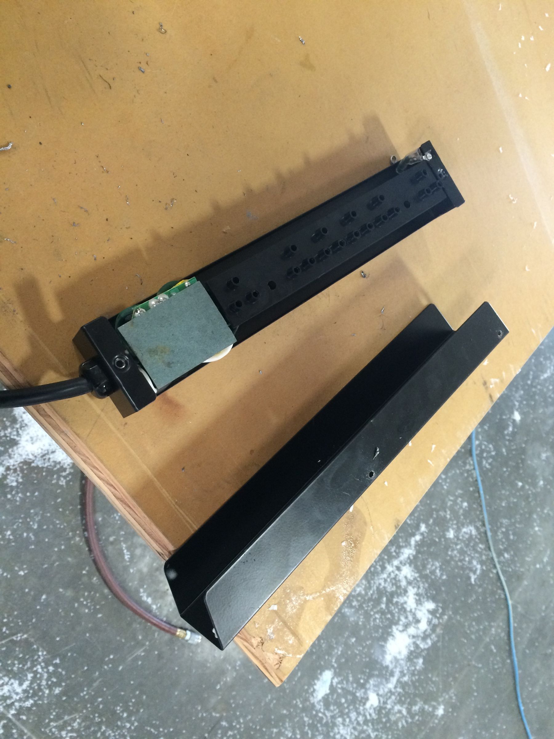 Adjustable Height (Sit / Stand) Desk Power Cord Hack : 4 Steps ...