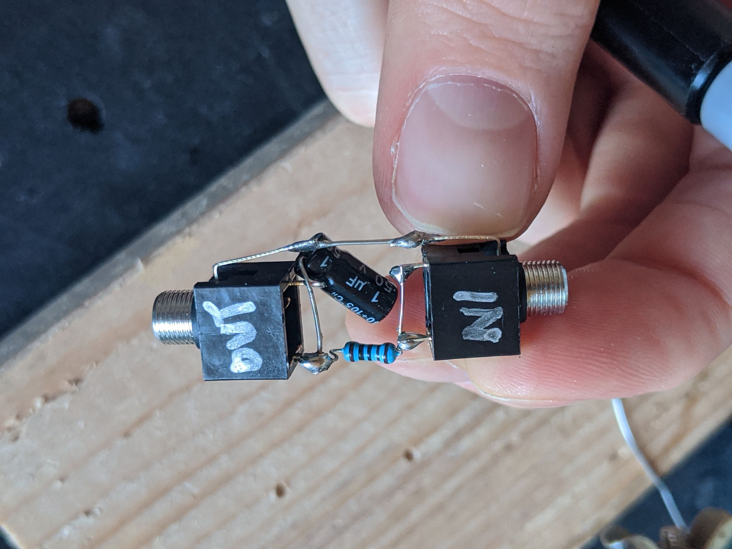 Passive Low Pass Filter for Audio Circuits (Free-Form RC Filter) : 6 Steps - Instructables