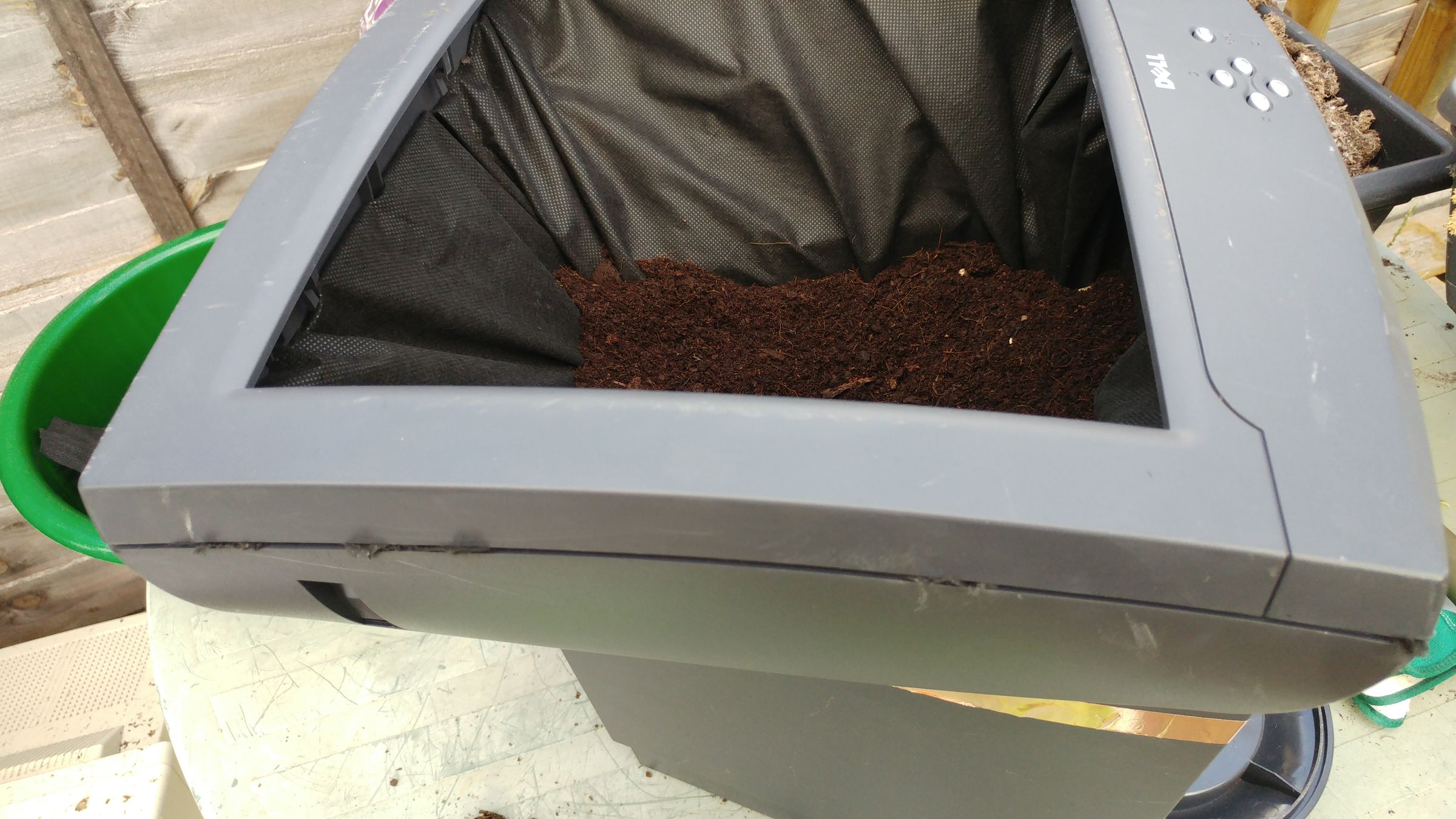 Computer Monitor Garden Planter : 5 Steps (with Pictures) - Instructables