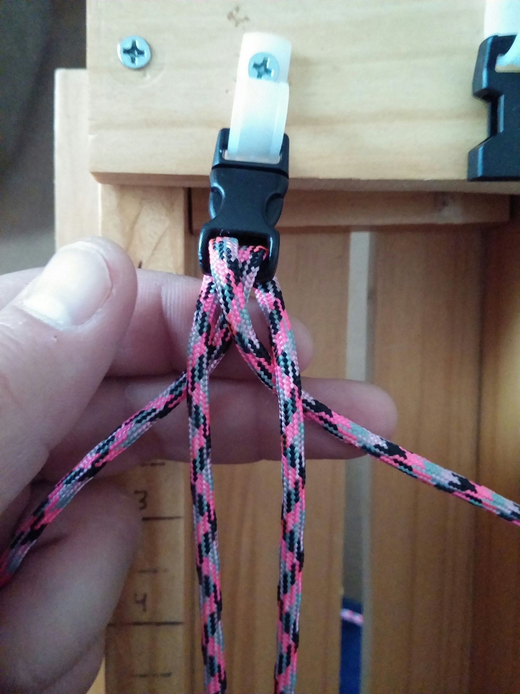 Fish Tail Paracord Bracelet : 10 Steps - Instructables
