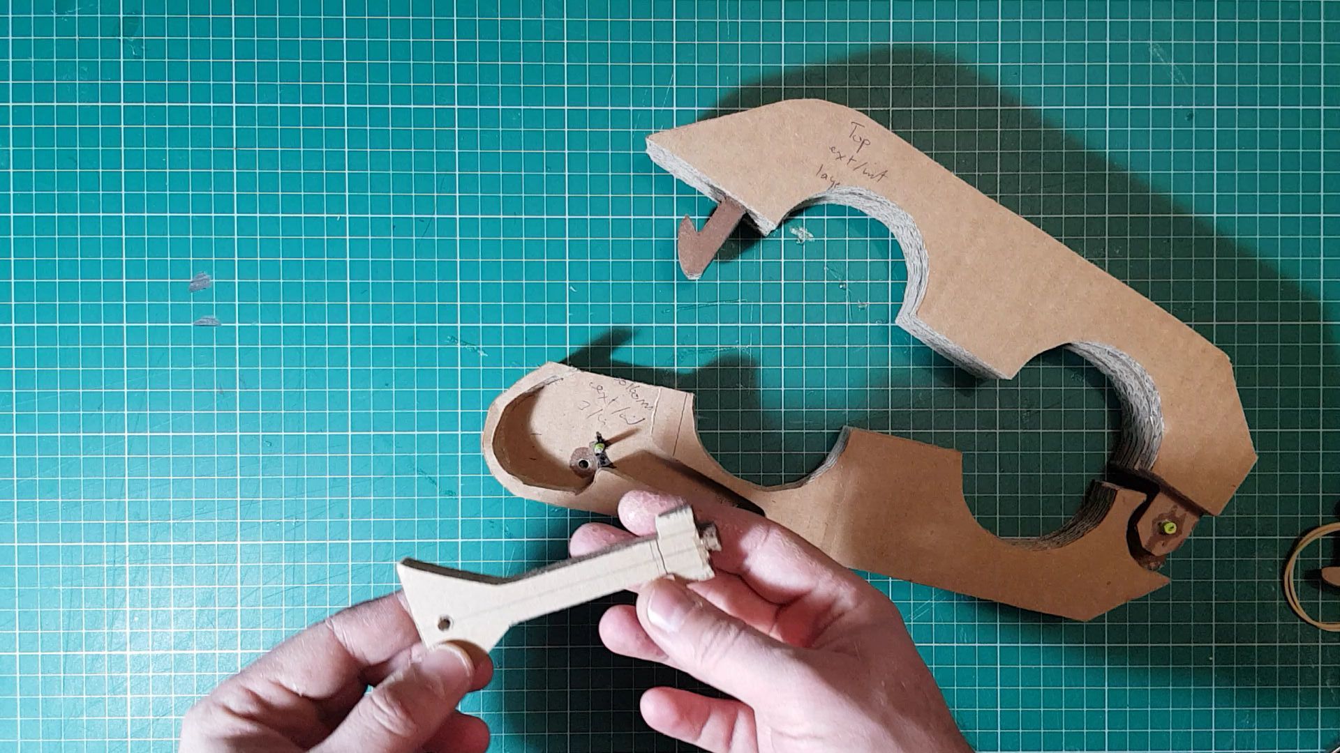 DIY Working Cardboard Handcuffs : 6 Steps (with Pictures) - Instructables