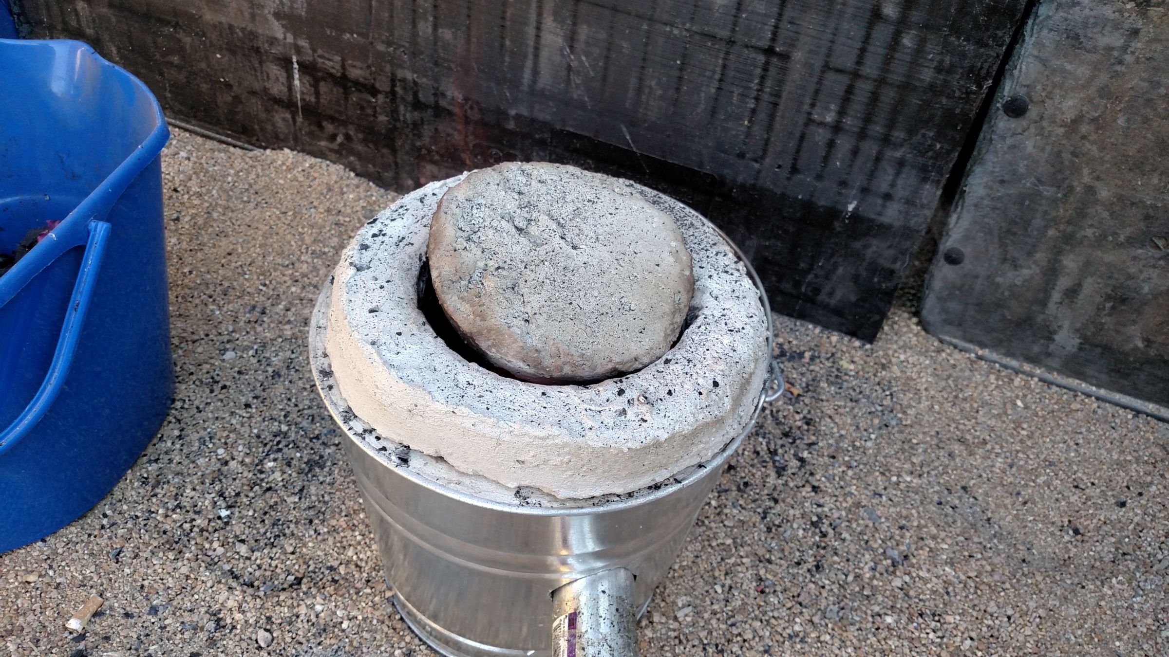 The Mini Steel Bucket Foundry. : 4 Steps (with Pictures) - Instructables