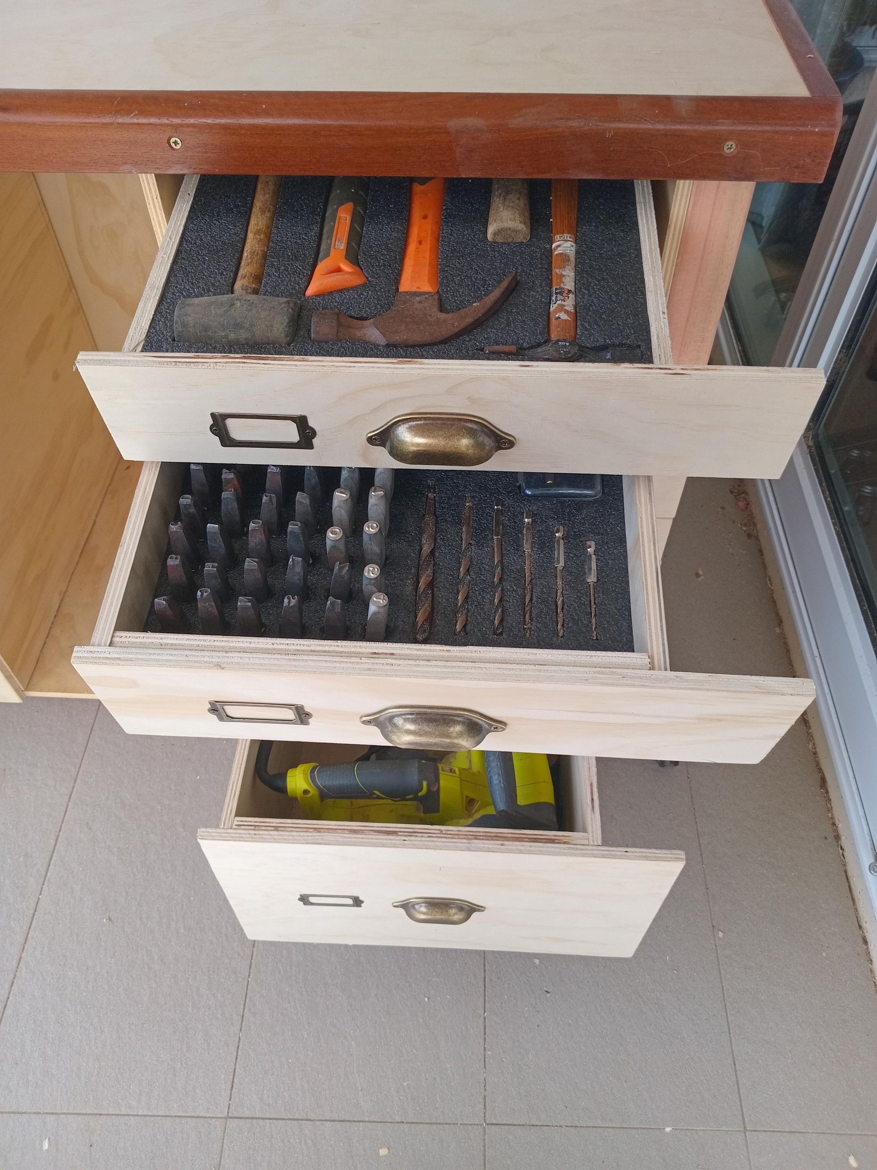 A New Workbench With Storage : 17 Steps (with Pictures) - Instructables