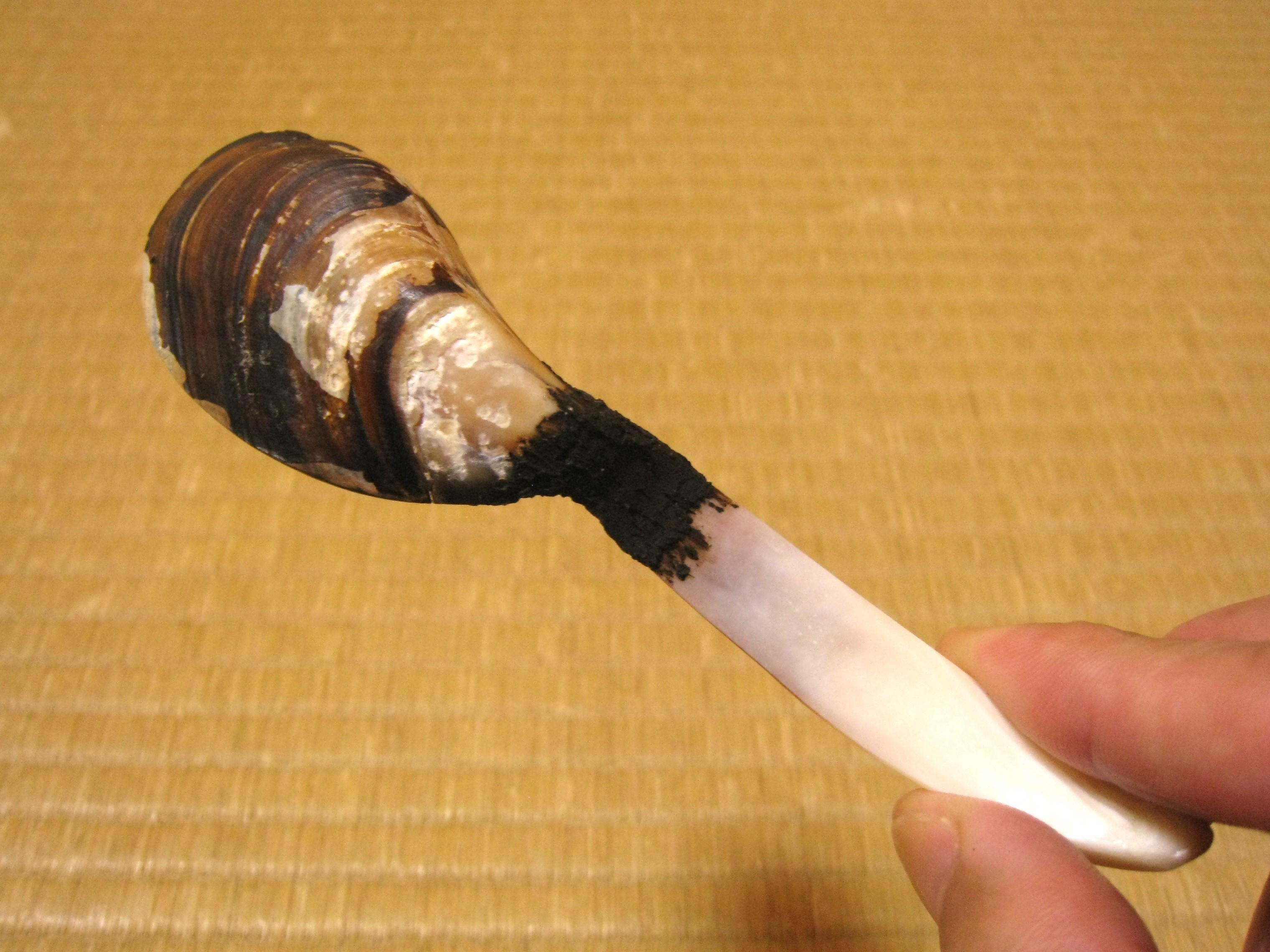 Chinese Soup Spoon Making Out of Mussel : 6 Steps - Instructables