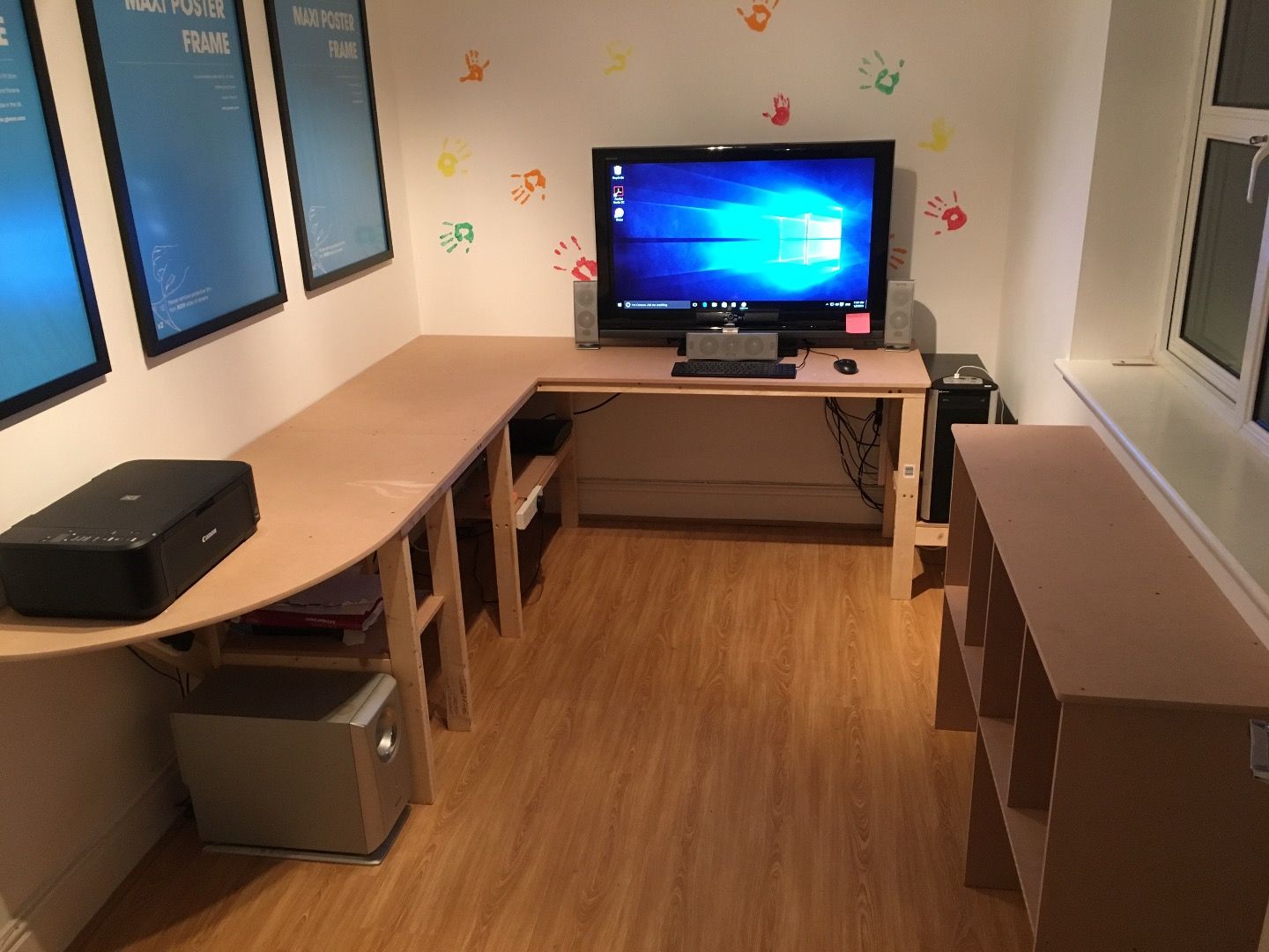 £50 Craft Table / Computer Desk + Cheap Shelves : 4 Steps (with ...