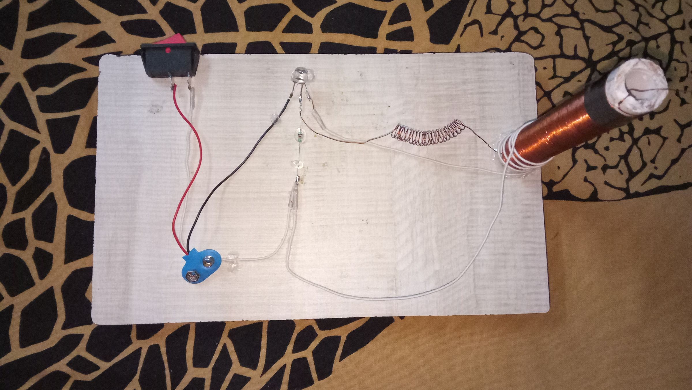 Very Simple 9v Tesla Coil : 8 Steps - Instructables