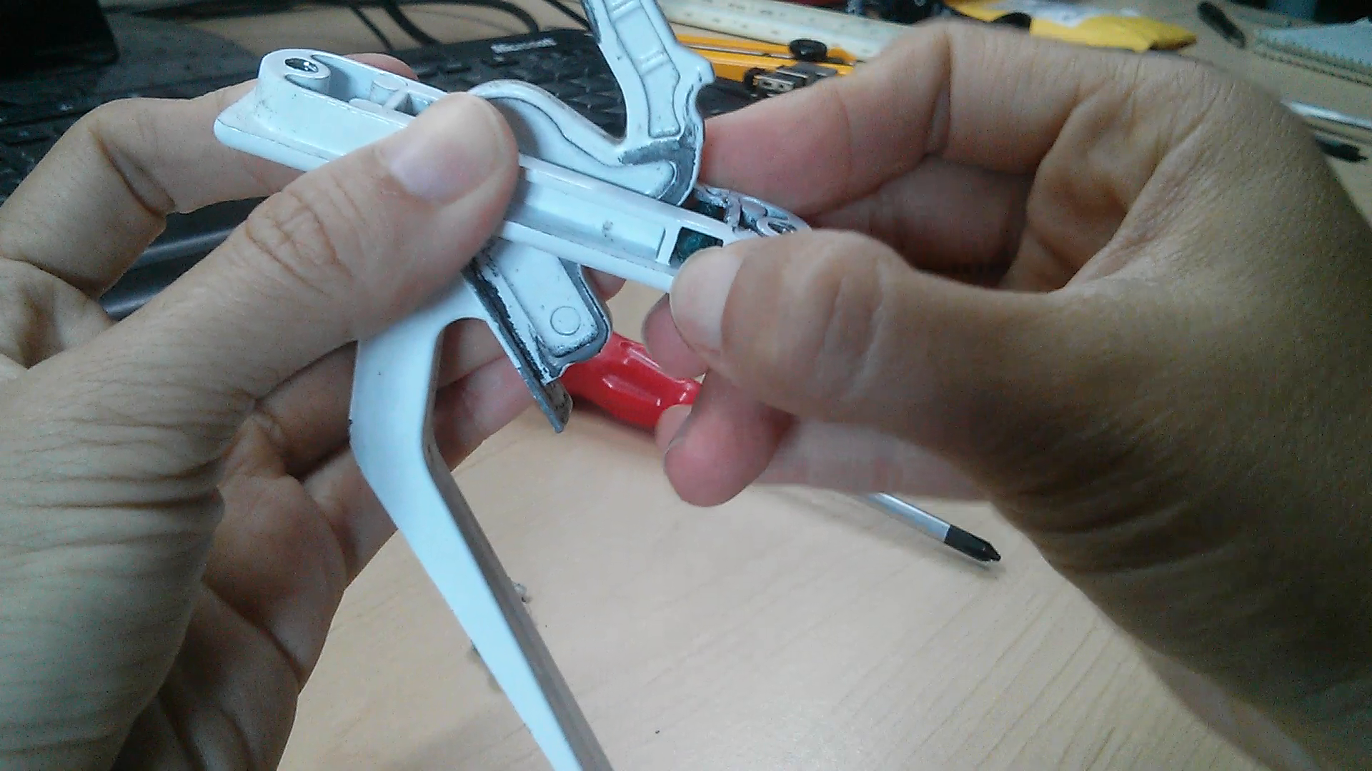 How to Fix Window Locking Handle - Instructables