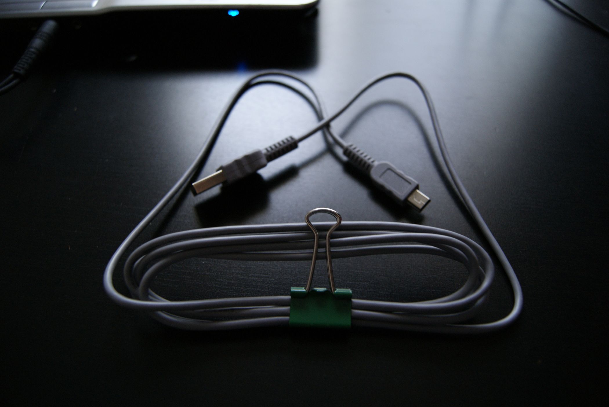 Anti Cable Clutter : 7 Steps - Instructables