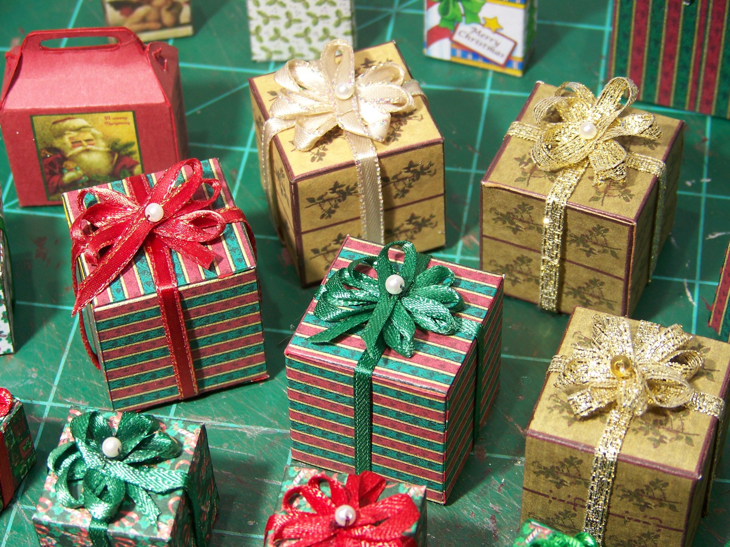 Making Mini Christmas Presents : 9 Steps (with Pictures) - Instructables