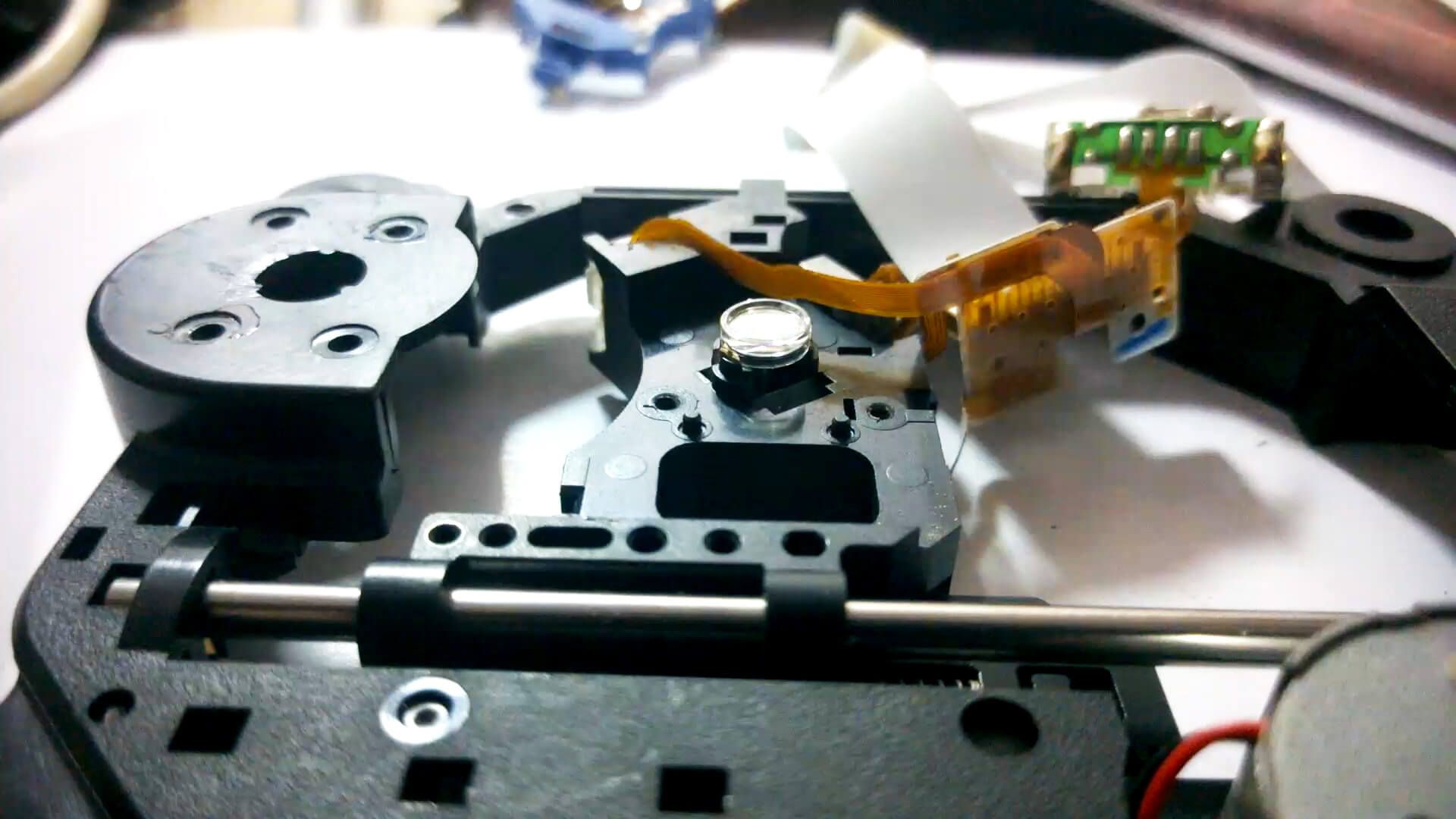 Parts to Salvage From a DVD/CD Player : 10 Steps - Instructables
