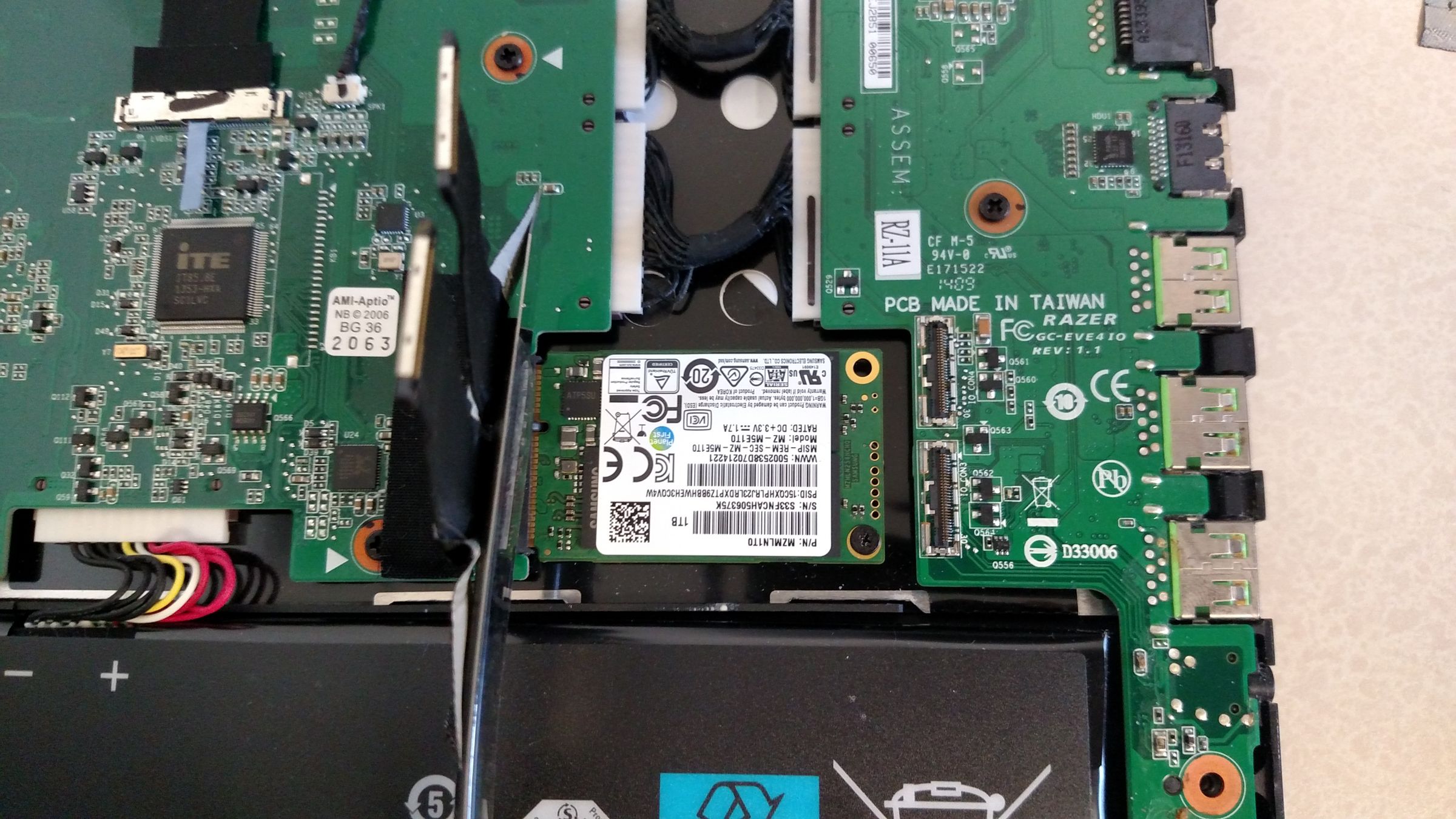 Razer Blade Pro (2014) 17" Hard Drive SSD Replacement : 12 Steps ...