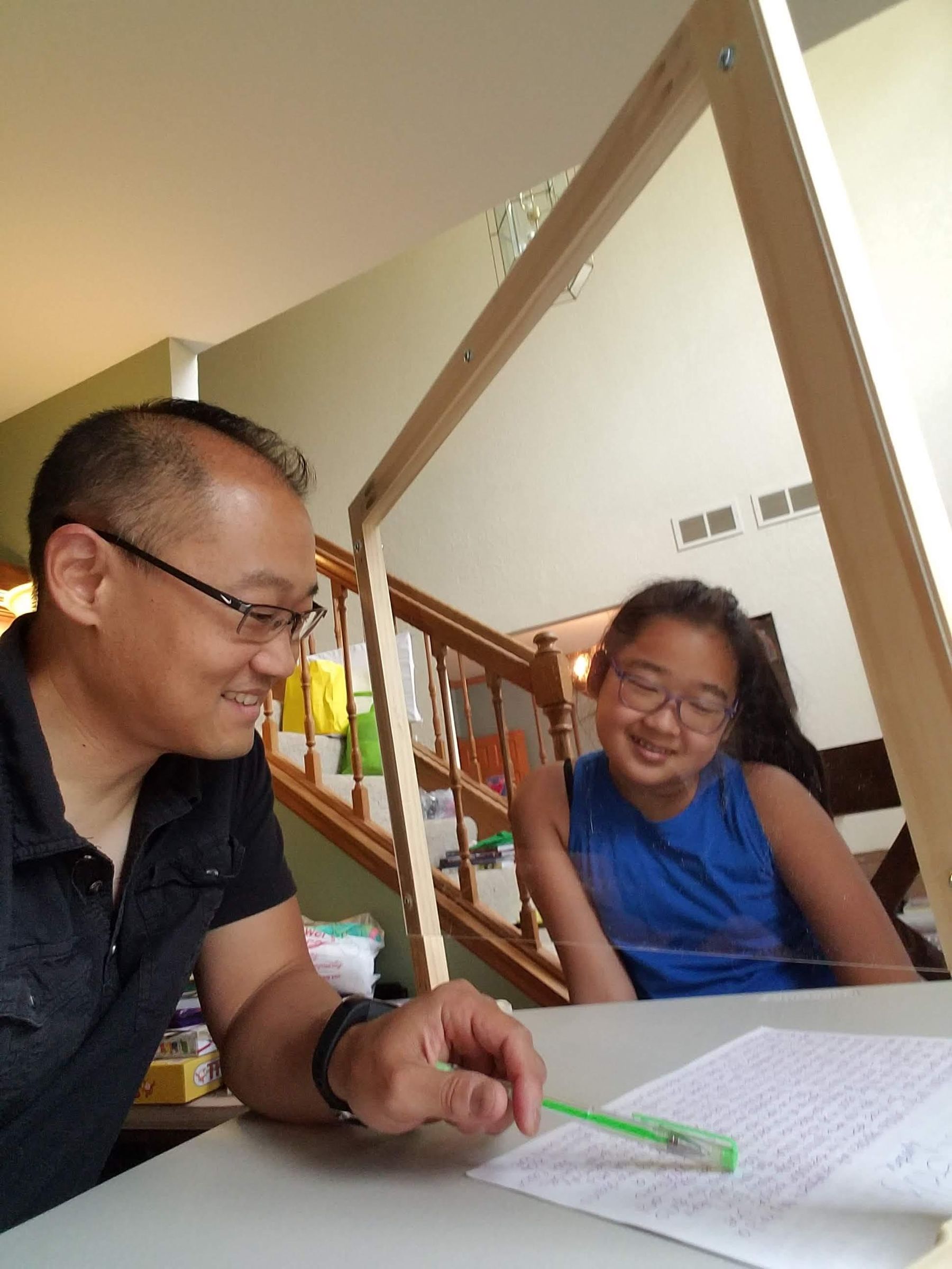 DIY Teacher Desk Shield for Writing Conferences : 7 Steps (with ...