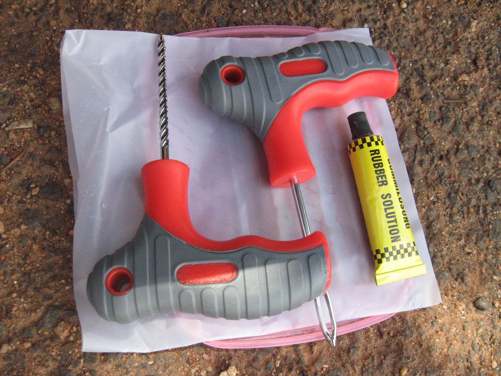 How to Repair a Tubeless Tyre Puncture : 4 Steps (with Pictures ...