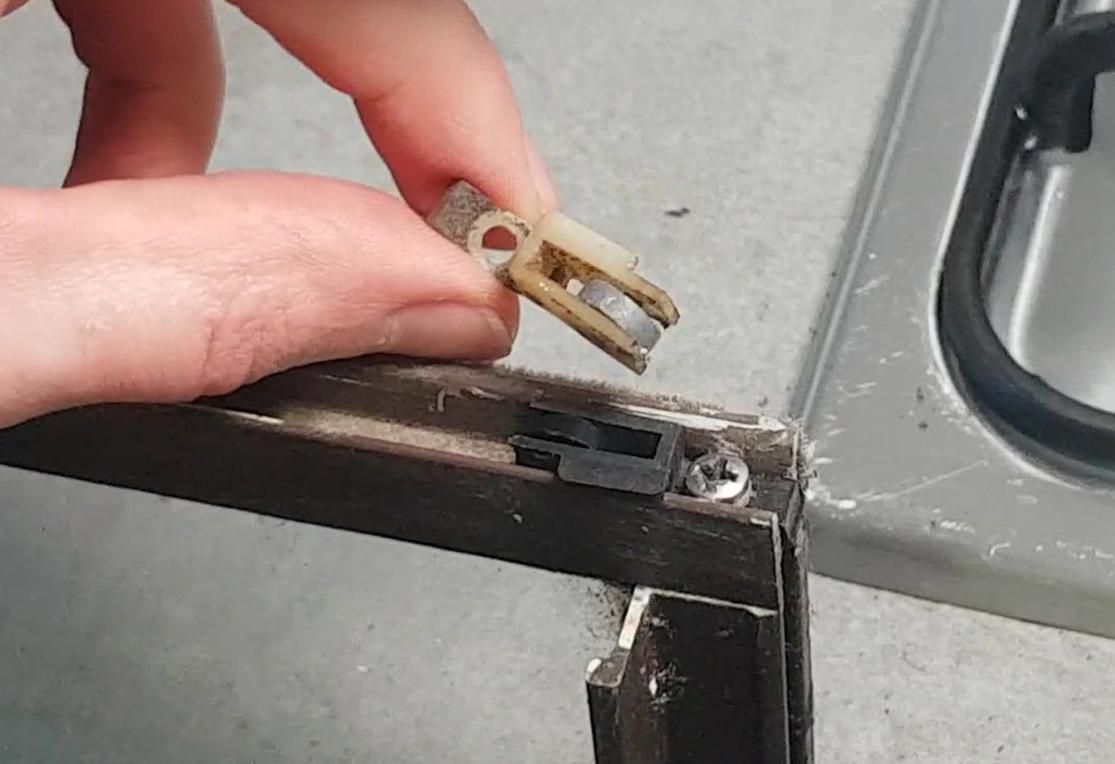 Fixing Sliding Aluminium Windows : 5 Steps (with Pictures) - Instructables