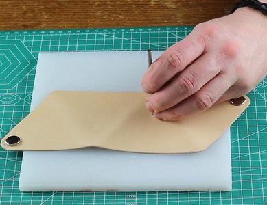 Crafting Leather Coin Wallet | DIY Leatherworking Tutorial : 8 Steps (with Pictures) - Instructables