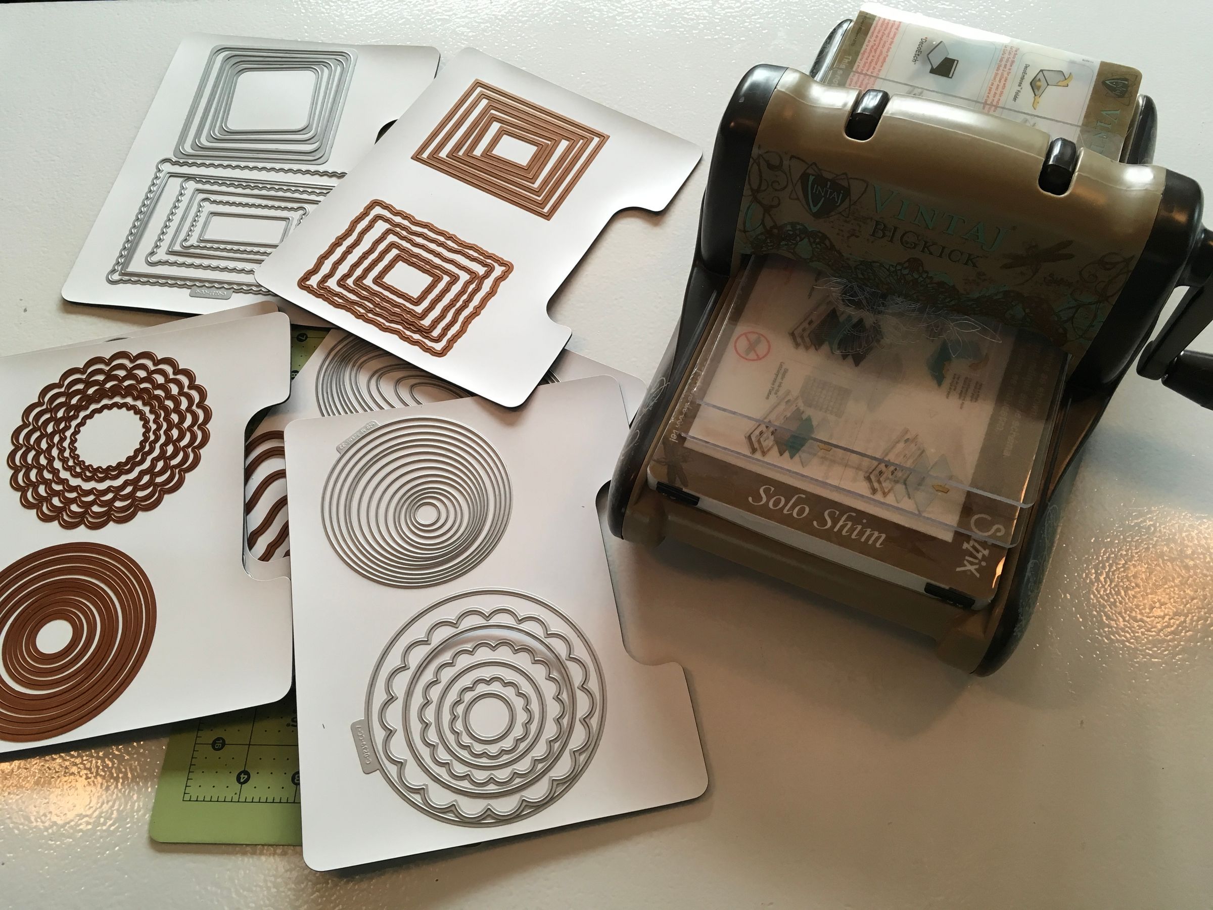 Paper Jewelry Bezels : 6 Steps (with Pictures) - Instructables