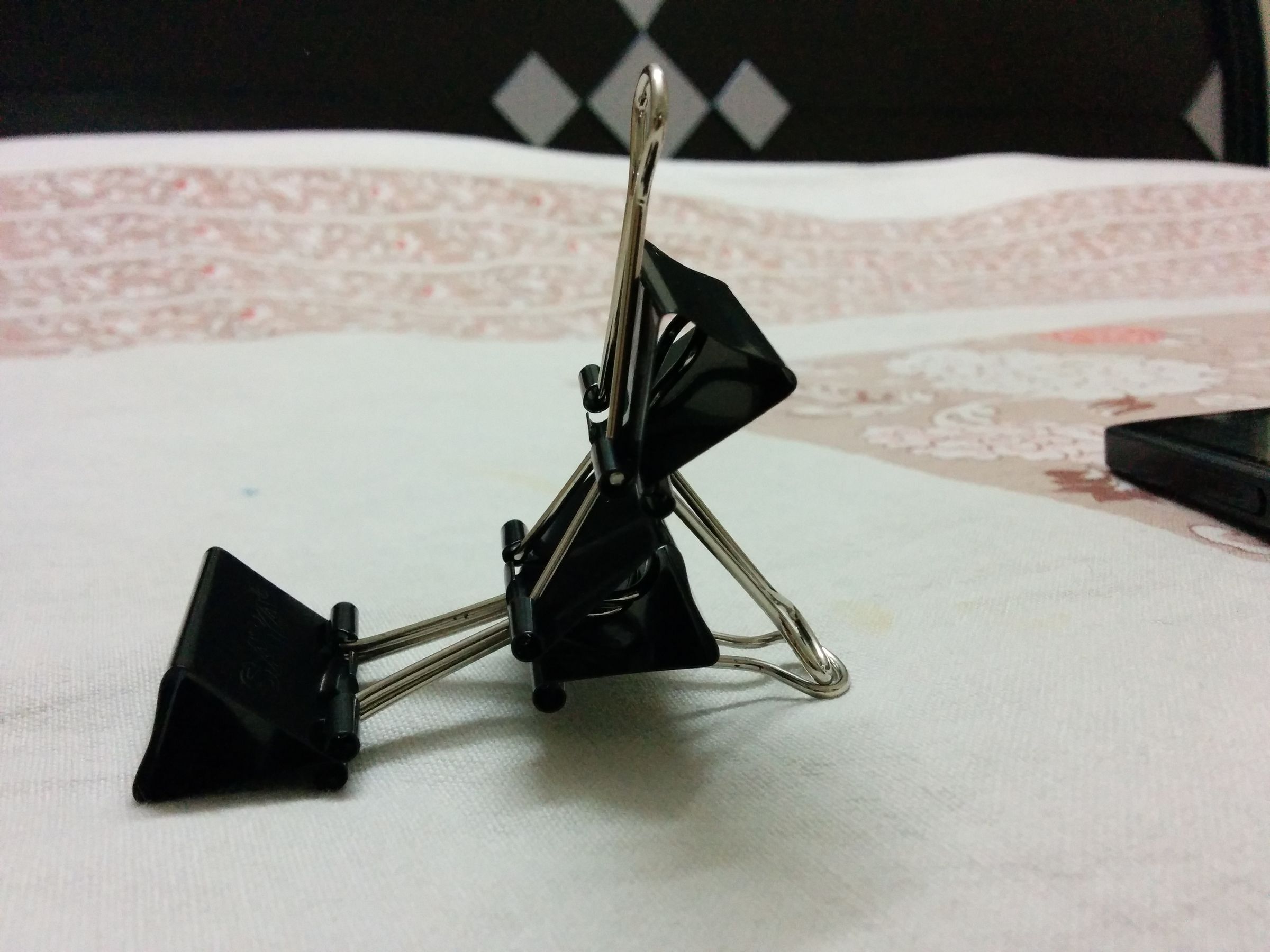 Binder Clip Phone Stand : 4 Steps - Instructables