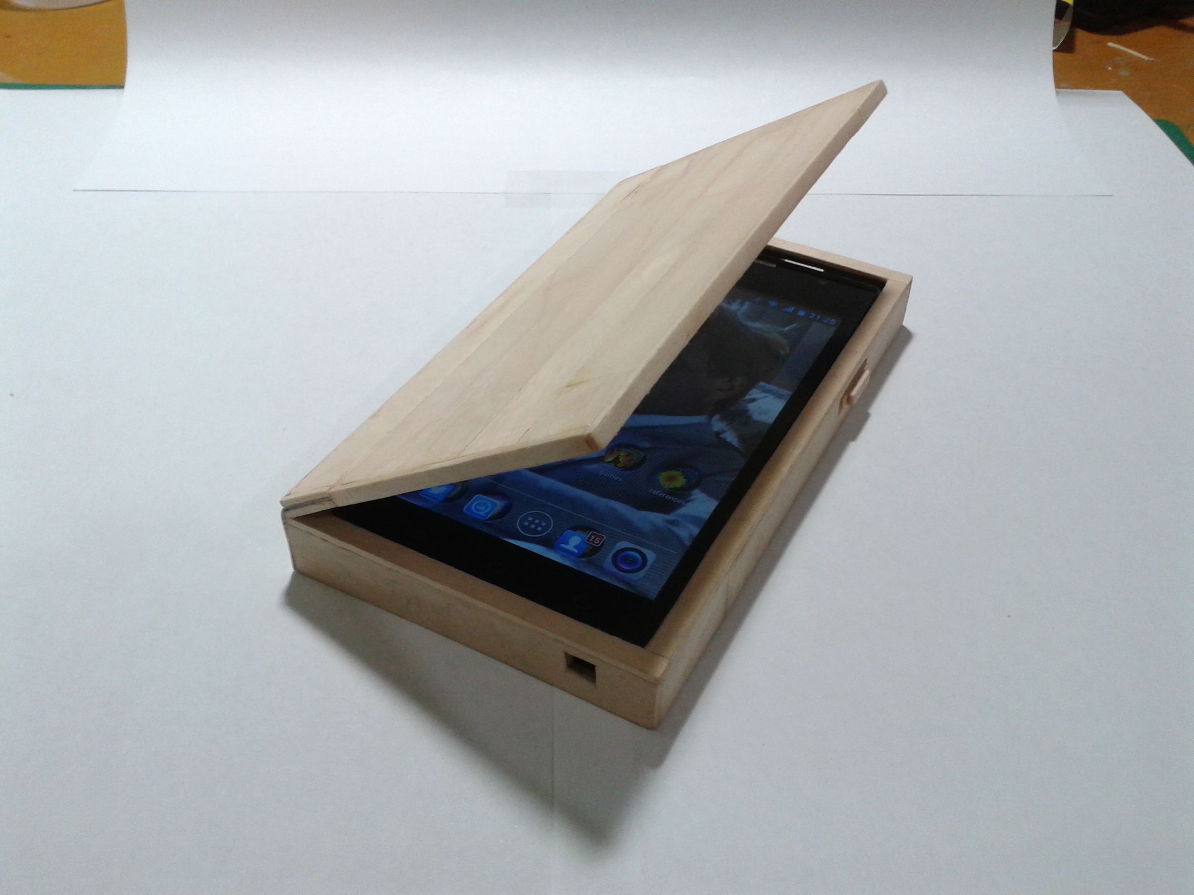 Phone Case Made Out of Popsicle Sticks : 12 Steps (with Pictures ...